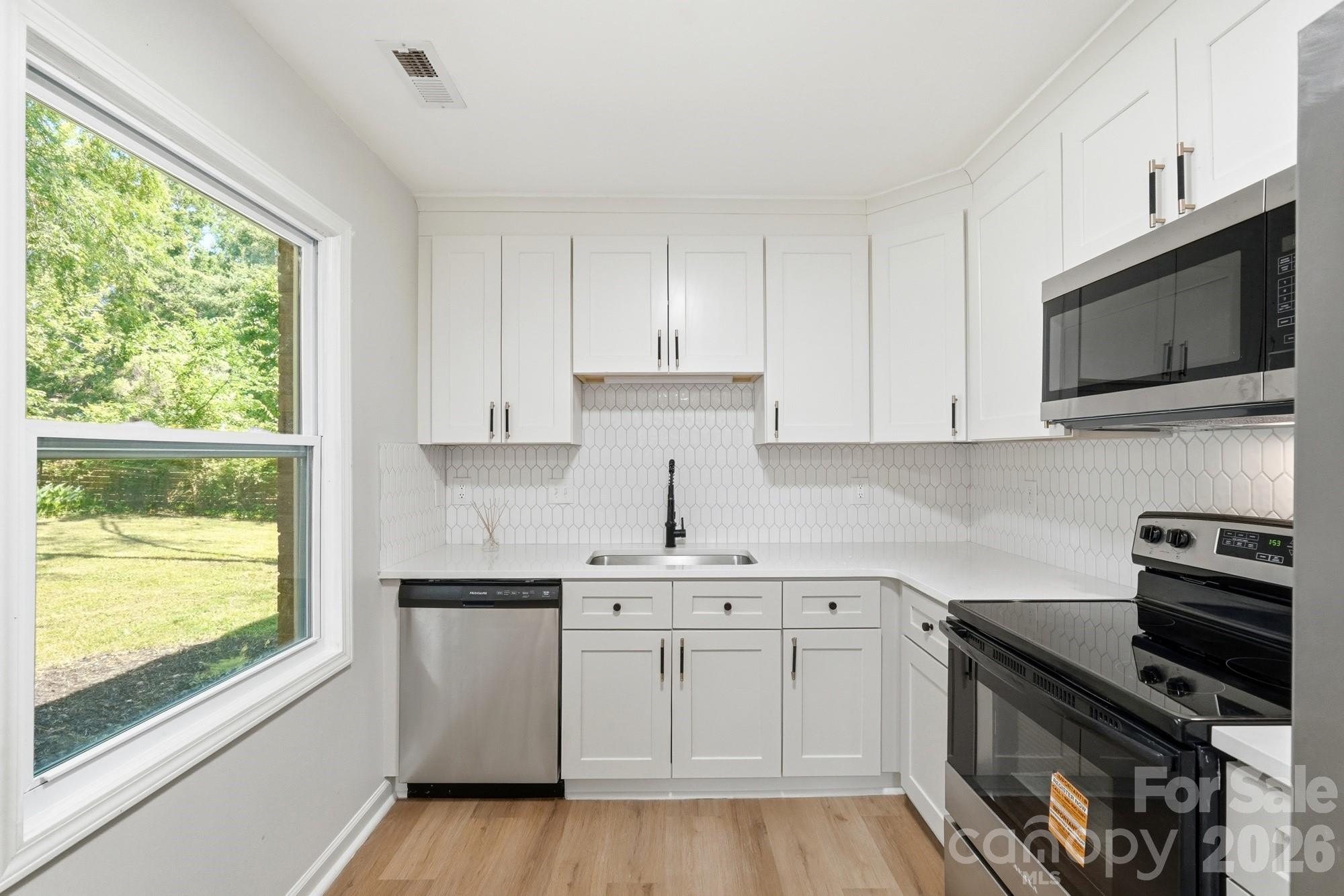 Photo 13 of 9828 Starwood Drive, Charlotte, NC