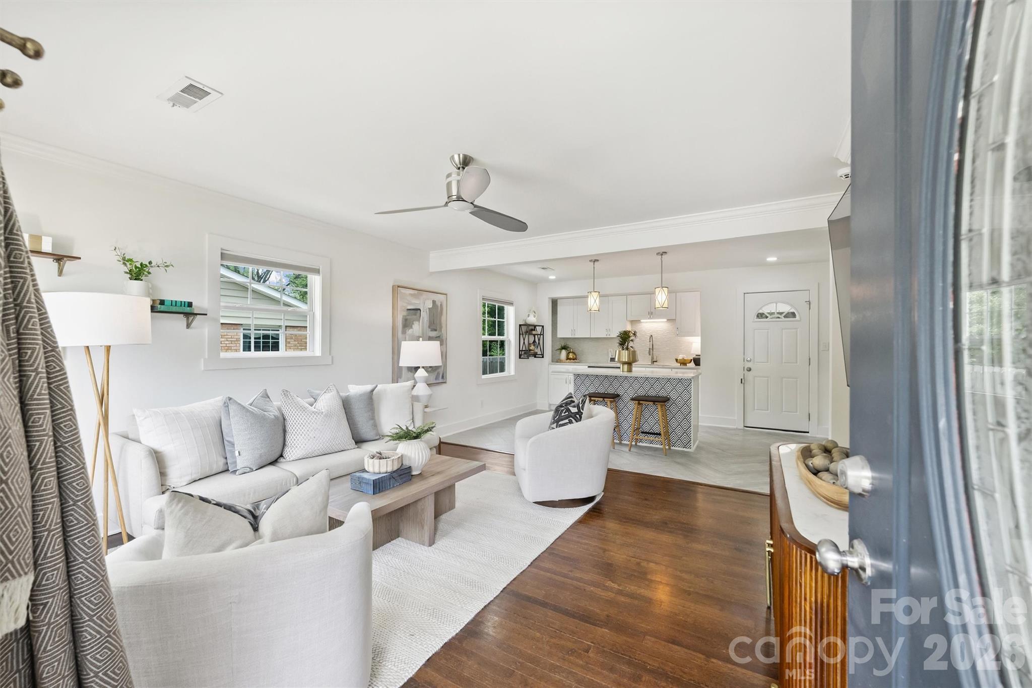 2314 Crestview Drive, Charlotte, NC - photo 4 of 43