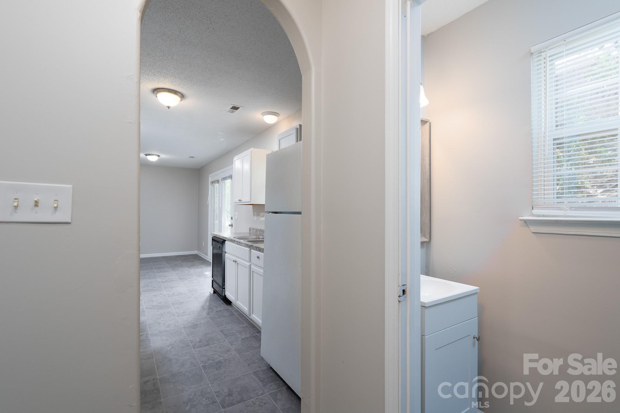 Photo 14 of 8016 Bronze Pike Drive, Charlotte, NC