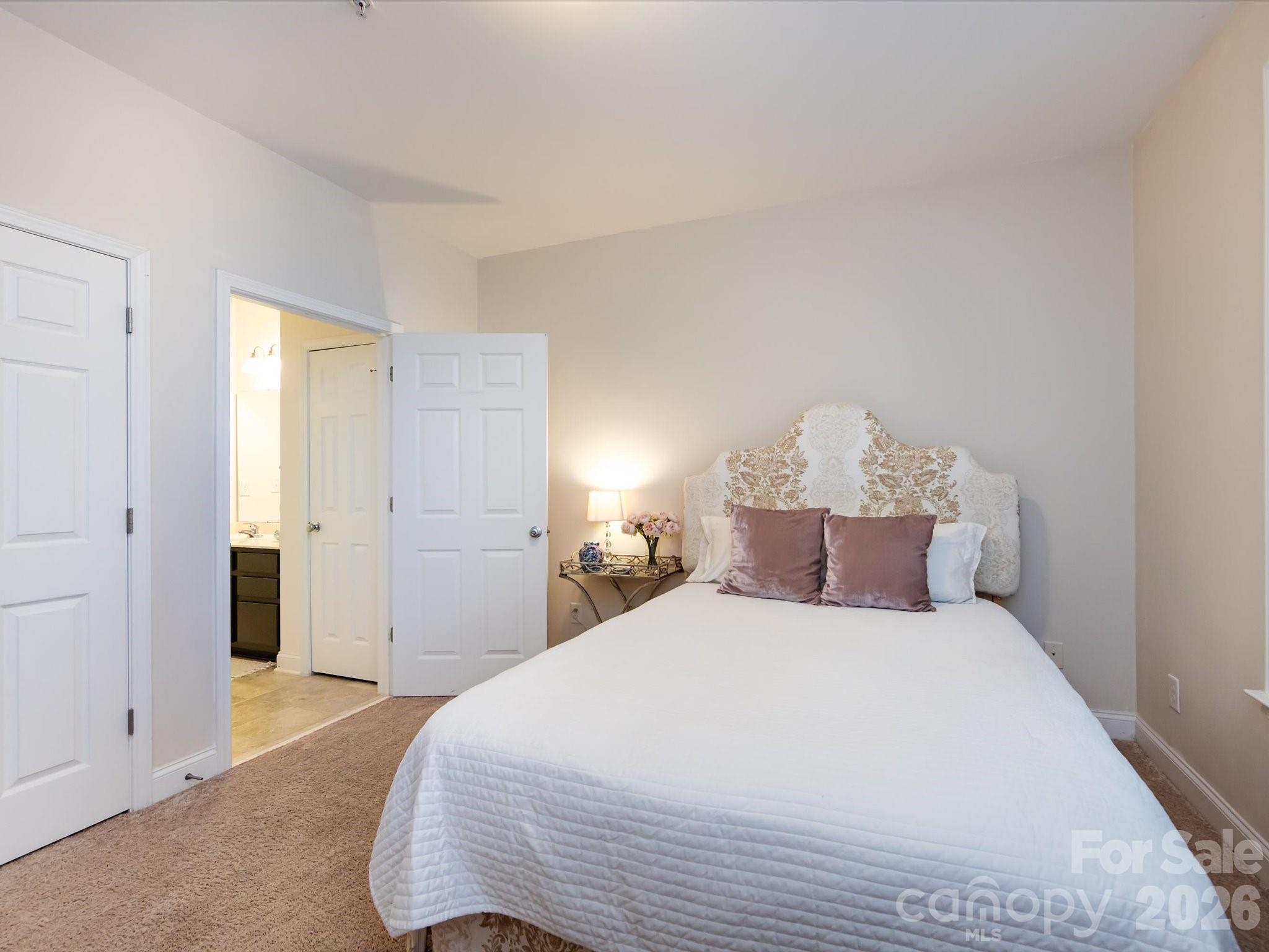 Photo 22 of 1000 E Woodlawn Road113, Charlotte, NC