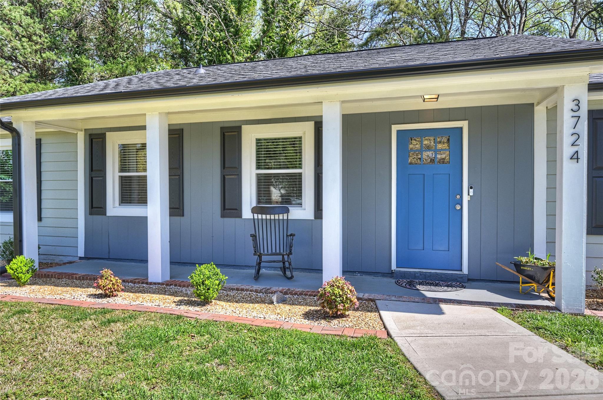 Photo 2 of 3724 Cobbleridge Drive, Charlotte, NC