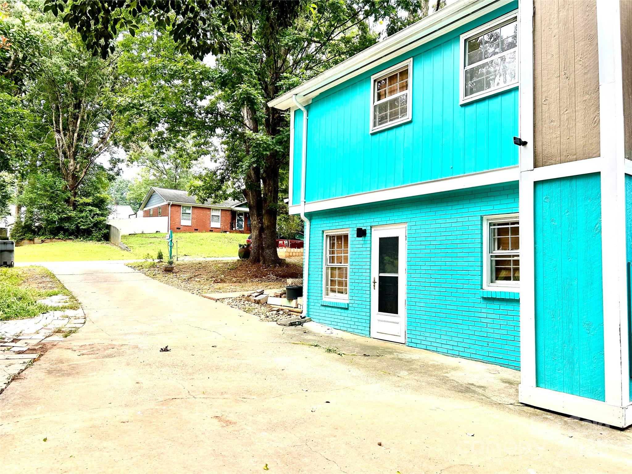 Photo 3 of 6708 Lynmont Drive, Charlotte, NC