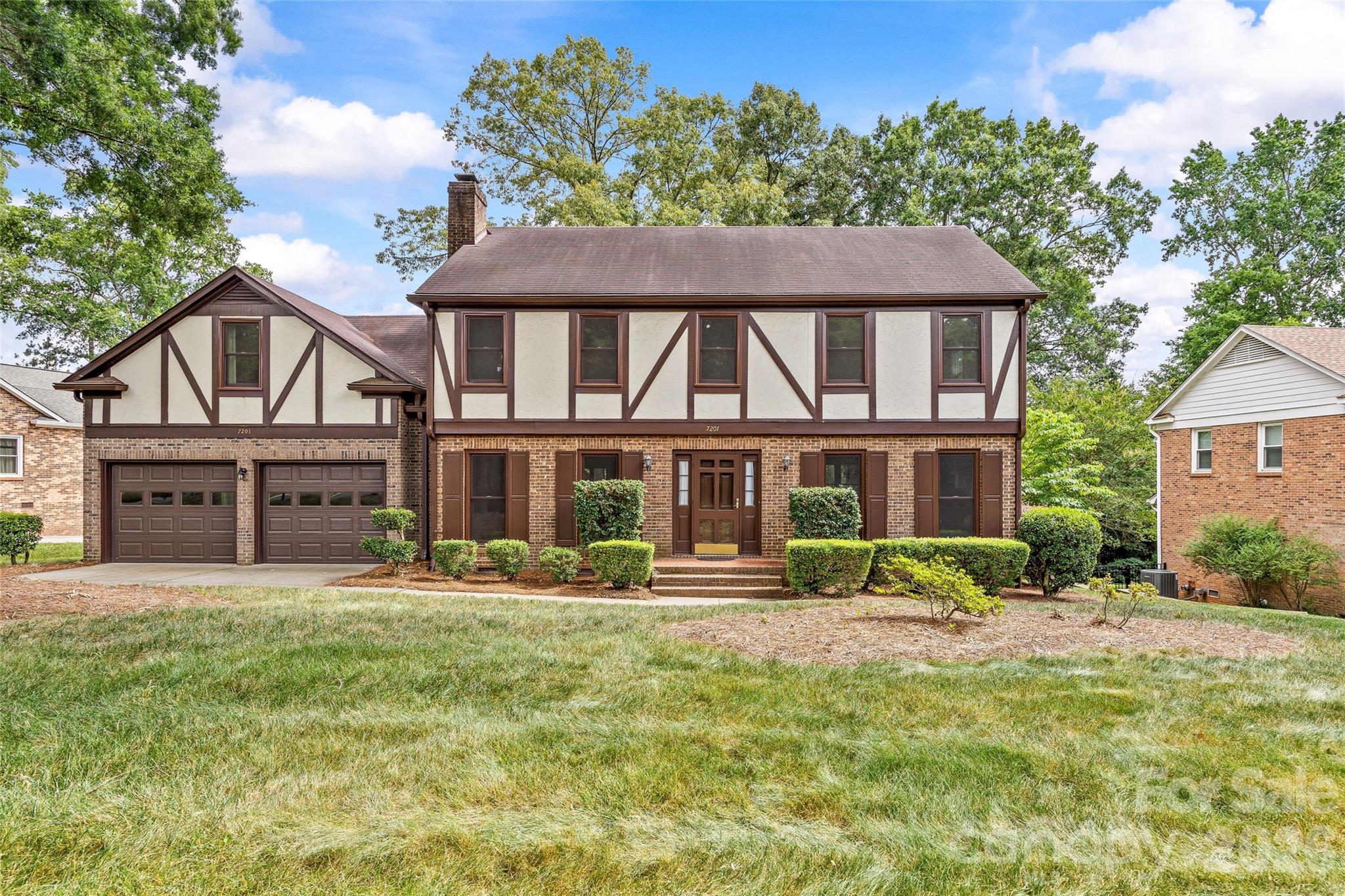 Home for sale at 7201 Hopeton Road, Charlotte, NC — photo 3 of 48