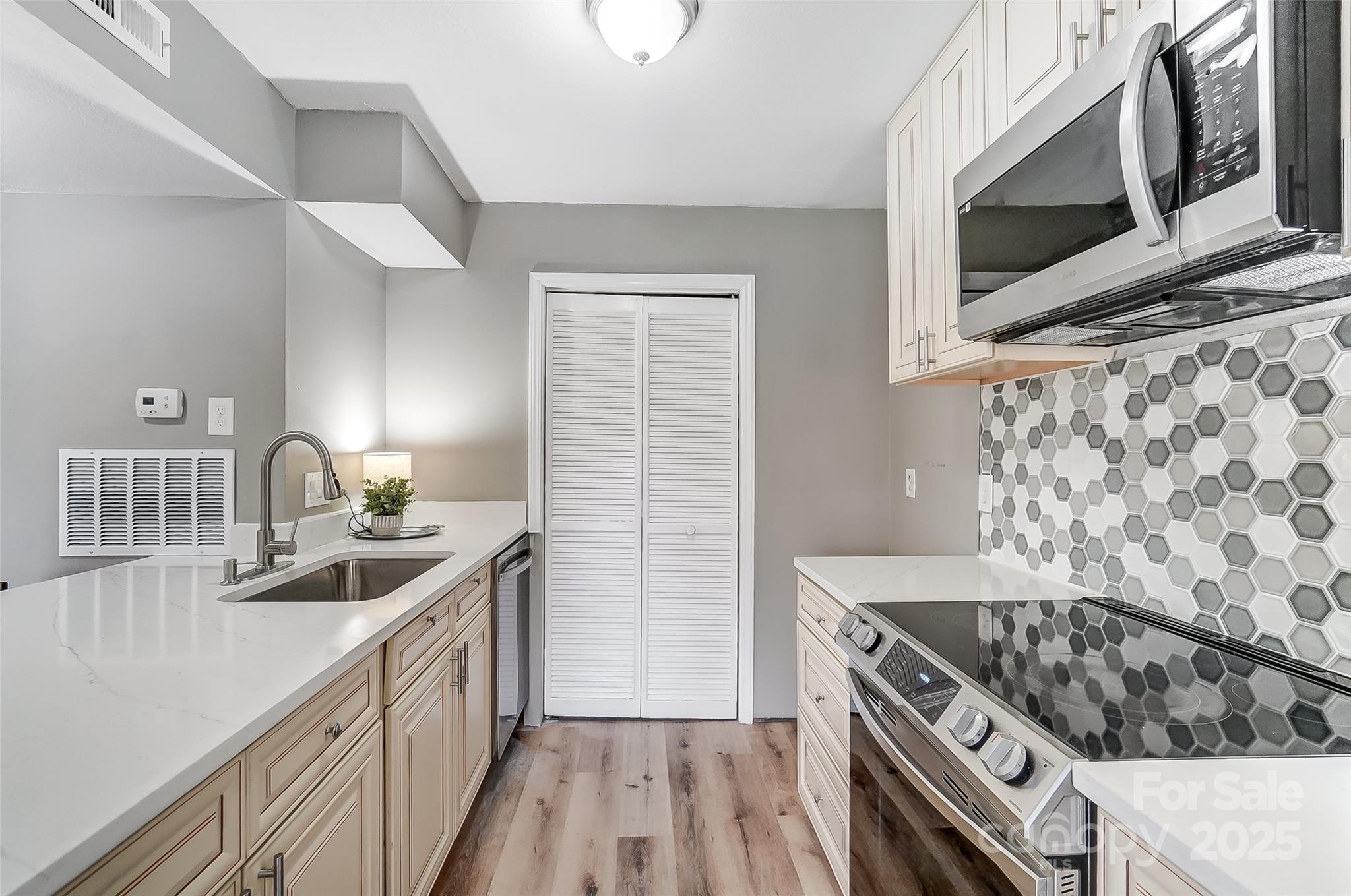 Photo 10 of 11039 Harrowfield Road, Charlotte, NC