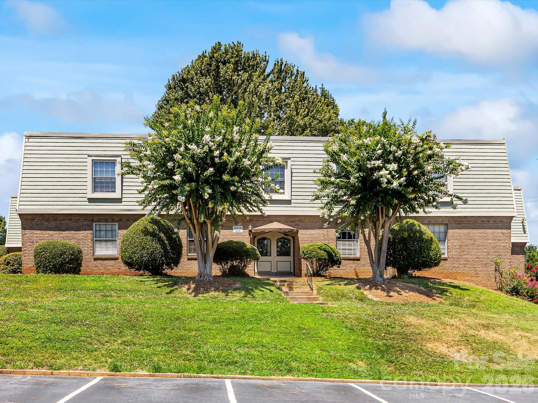 Home for sale at 2616 Park RoadB, Charlotte, NC — photo 1 of 32