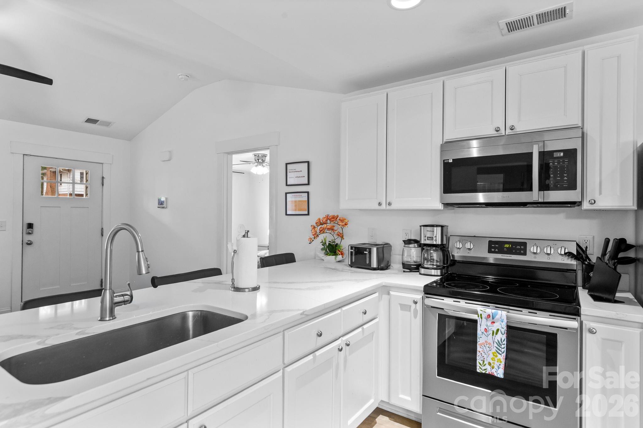 Photo 13 of 4117 Colebrook Road, Charlotte, NC