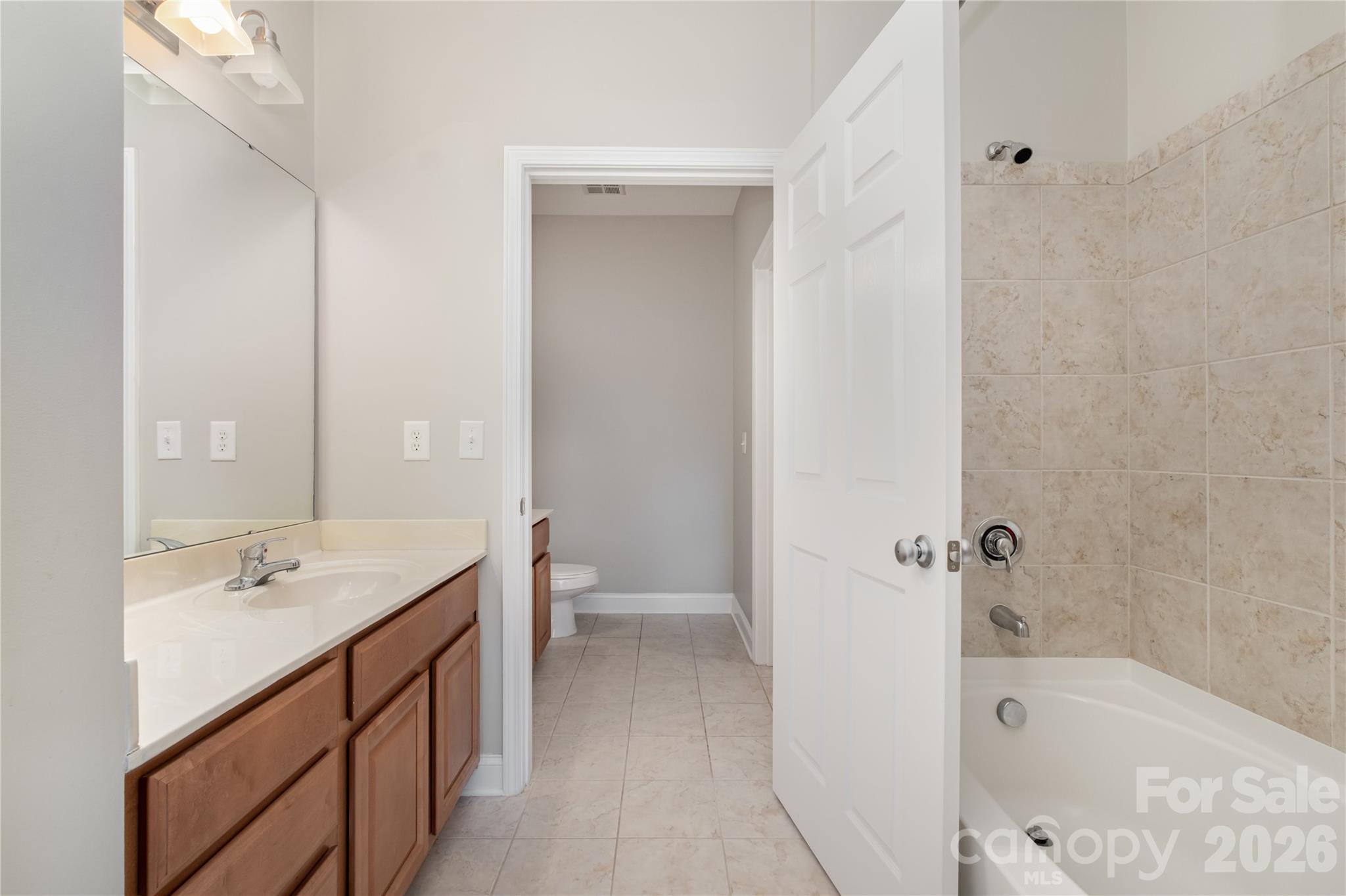 Photo 10 of 1000 E Woodlawn Road217, Charlotte, NC