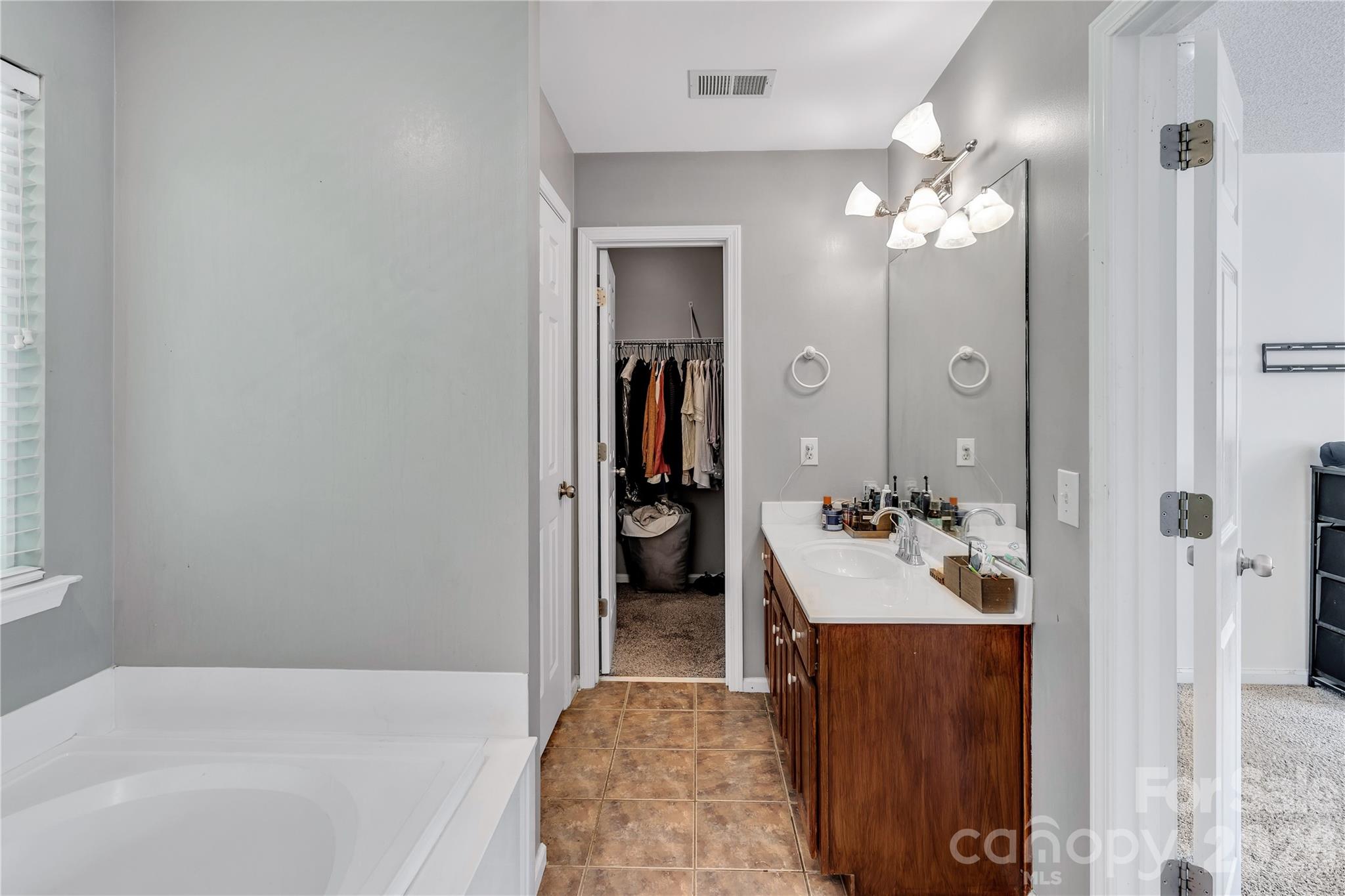 9423 Willow Tree Lane, Charlotte, NC - photo 8 of 30