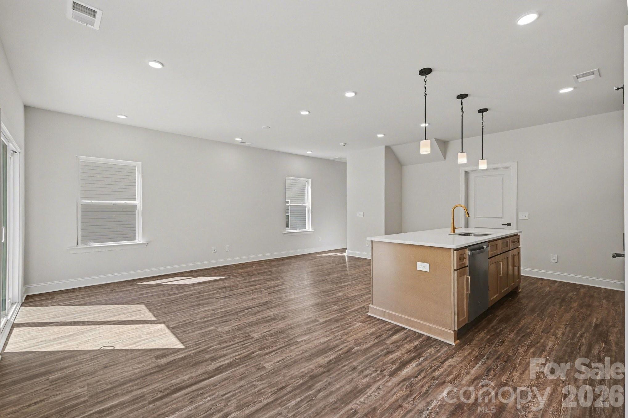 Photo 4 of 564 W Wilson Avenue, Mooresville, NC