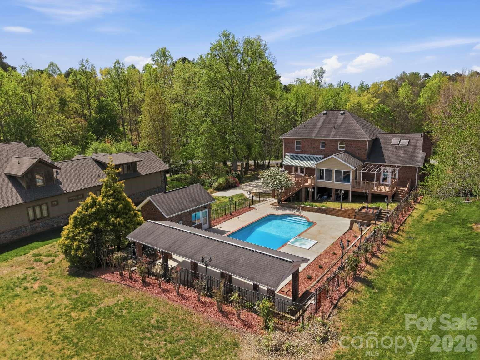 3811 Pinecrest Drive NE, Hickory, NC - photo 33 of 36