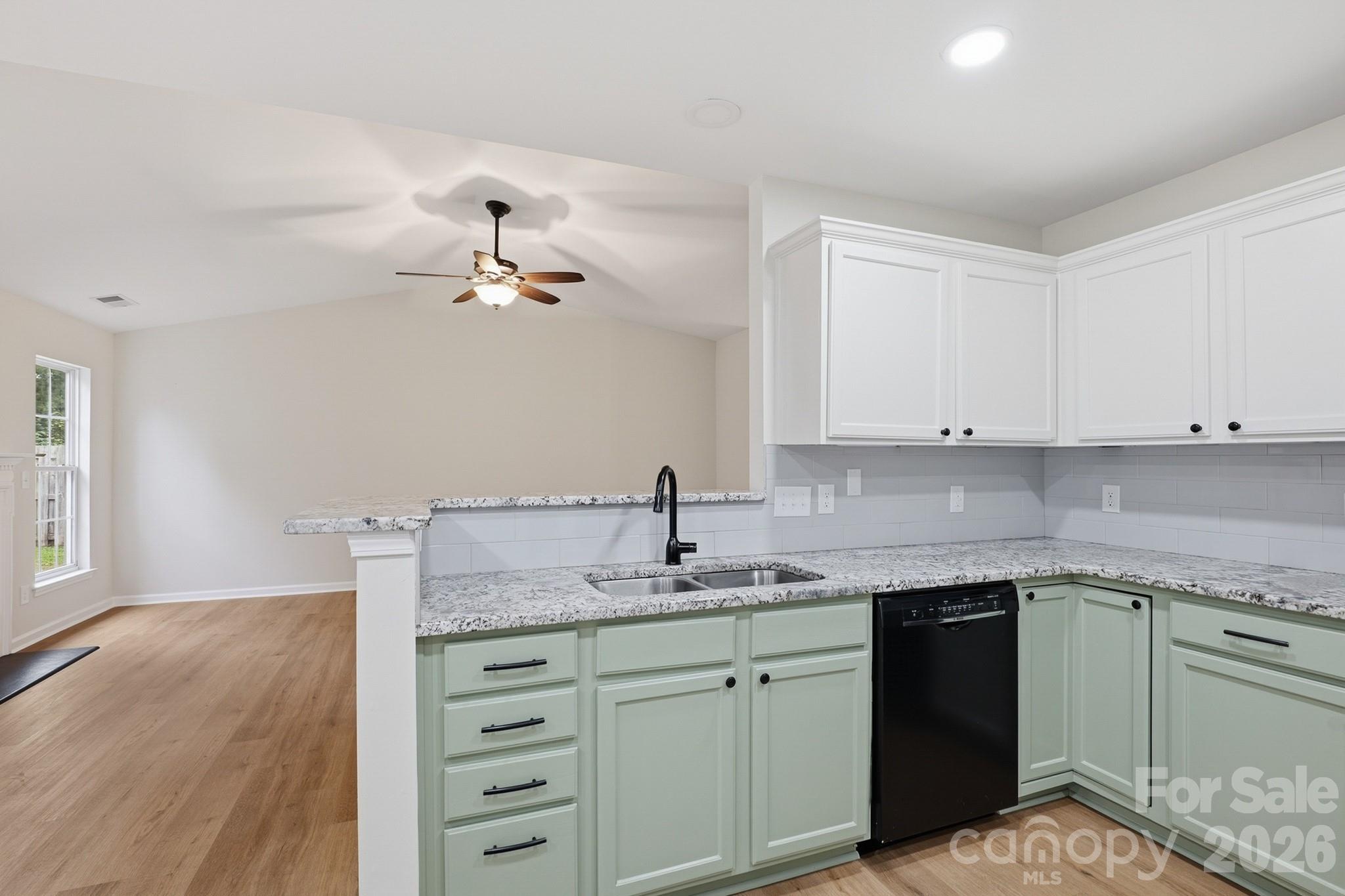 Photo 3 of 5123 Sunburst Lane, Charlotte, NC