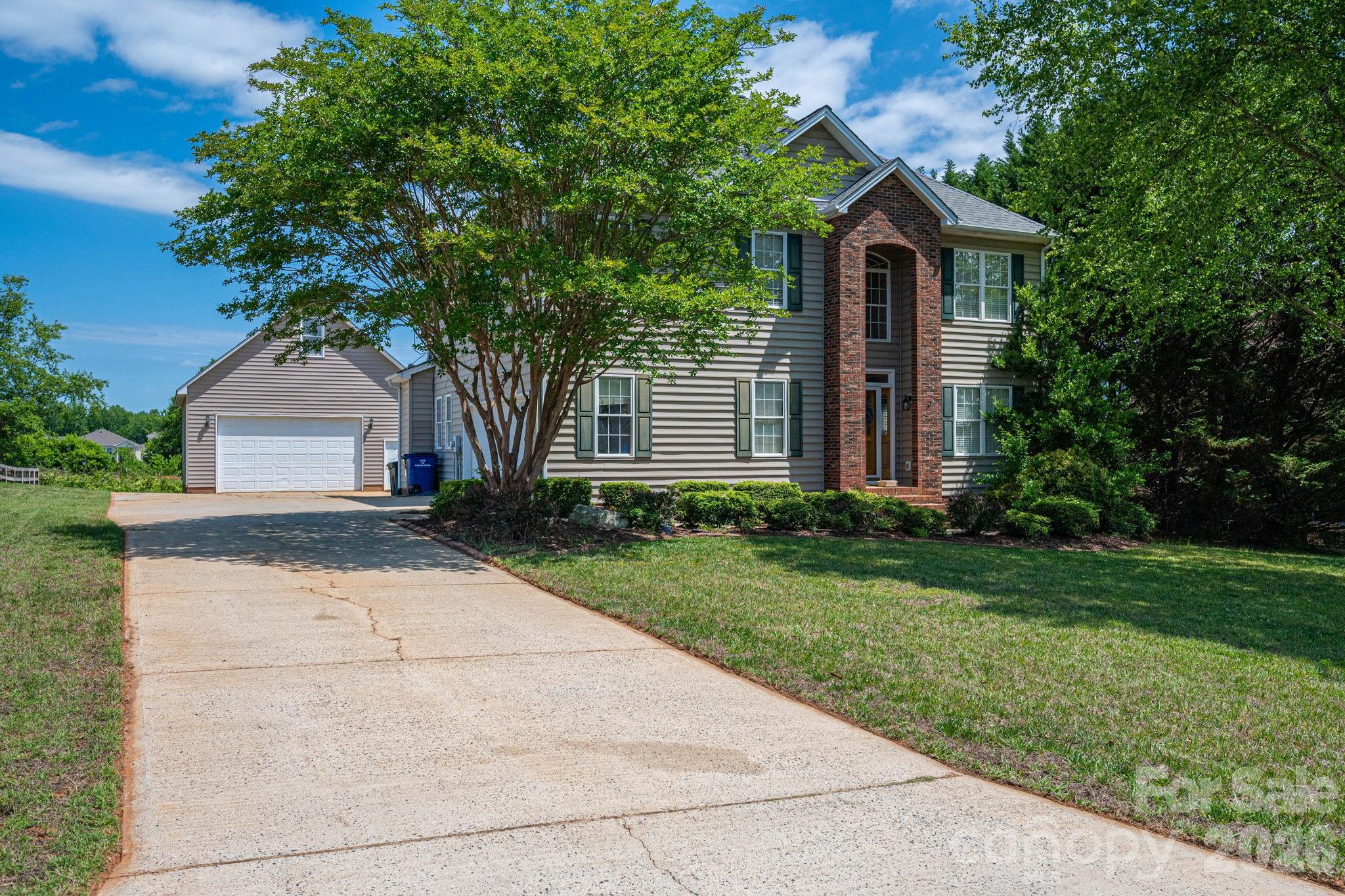 Photo 2 of 962 Huntington Hills Drive, Lincolnton, NC