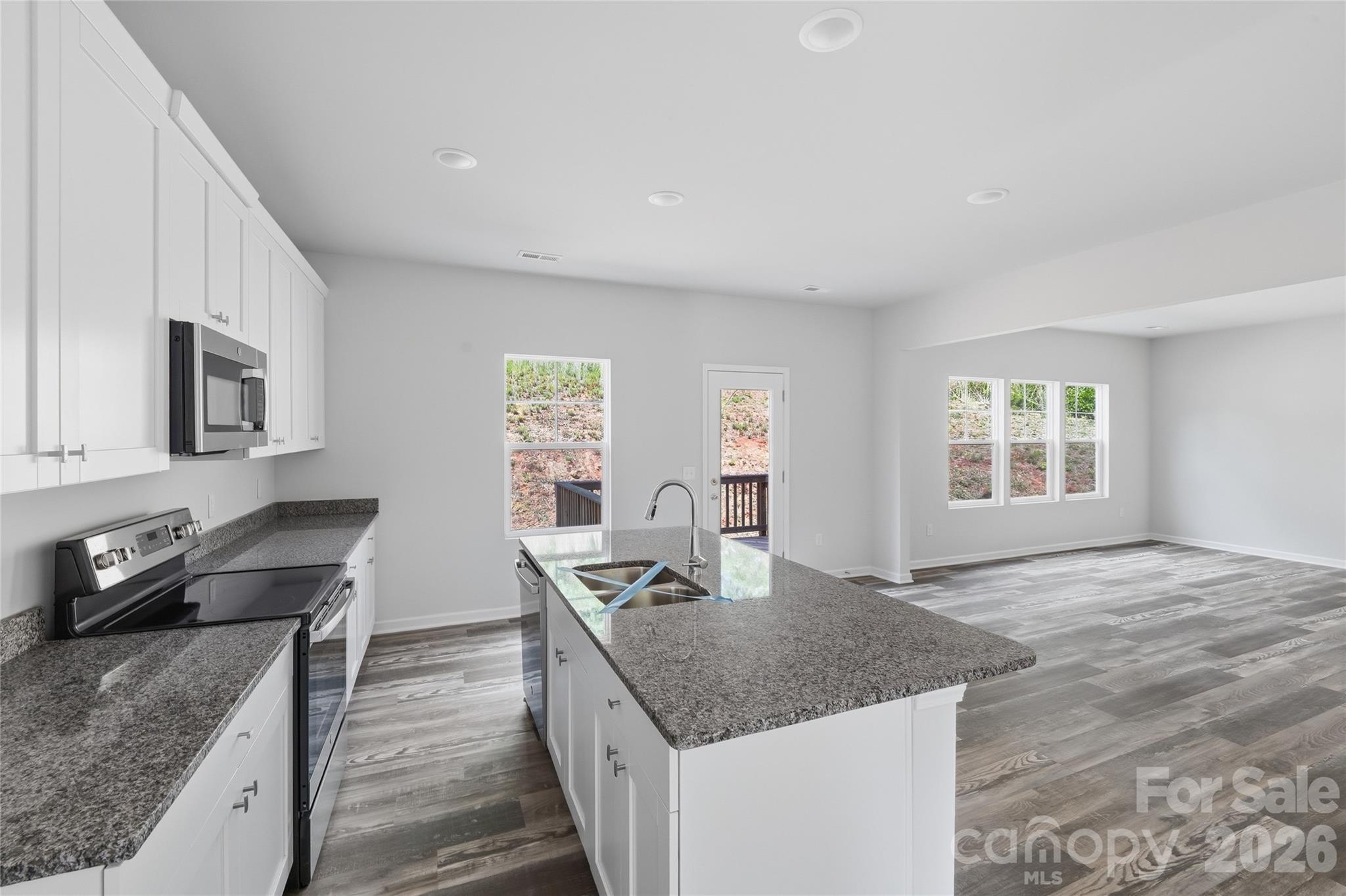 5145 Mark Drive NE, Hickory, NC - photo 3 of 43