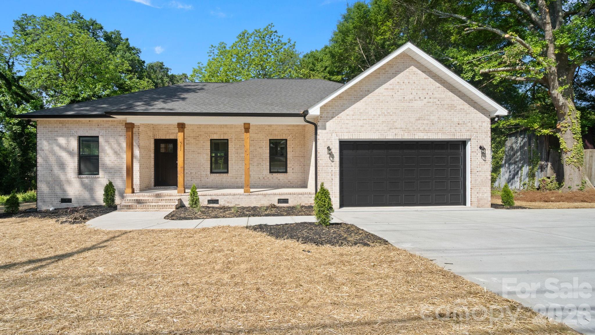 Photo 3 of 511 North Flint Street, Lincolnton, NC