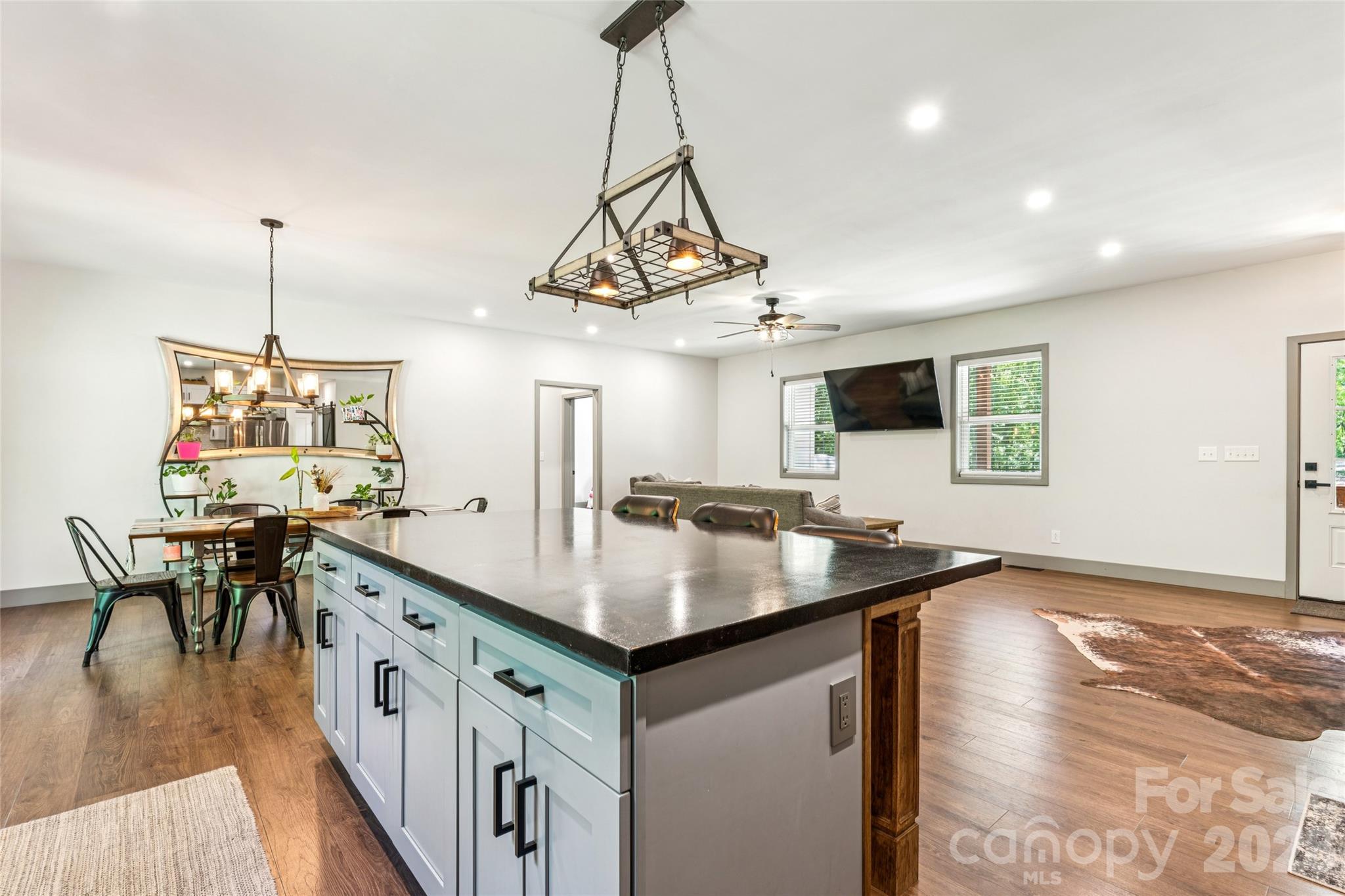305 Robinson Avenue, Mount Holly, NC - photo 7 of 49
