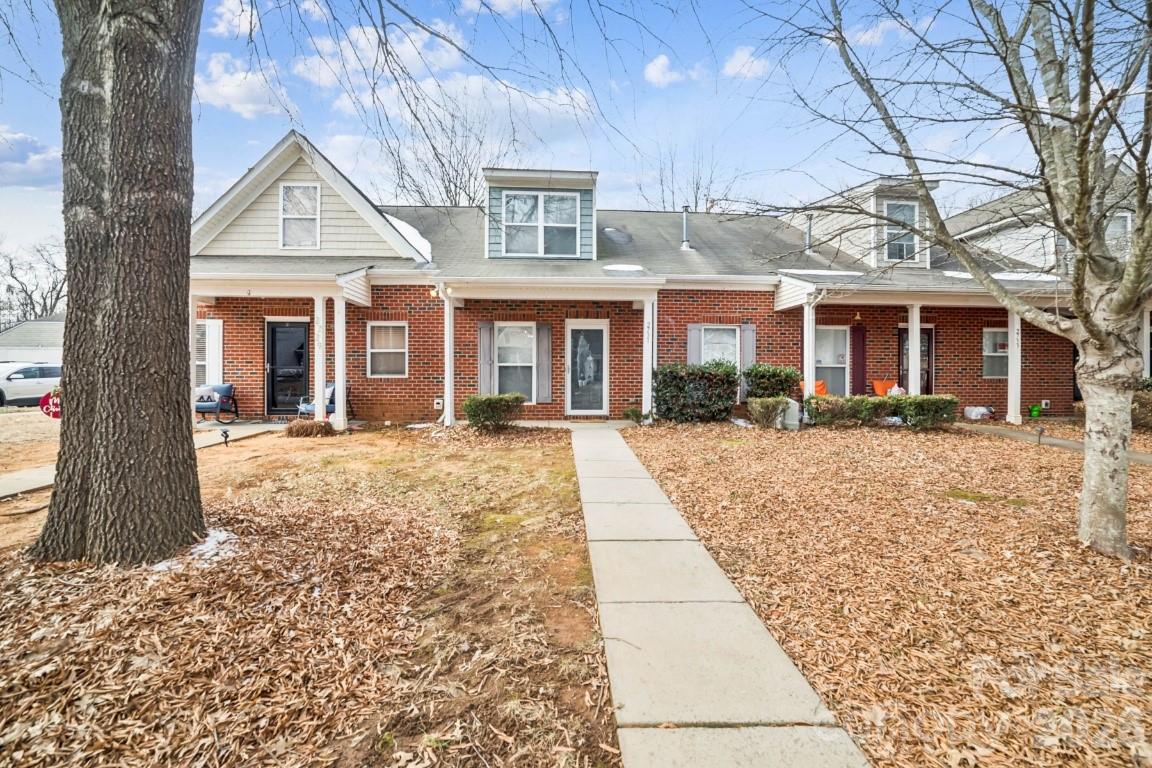 Home for sale at 2731 Meadow Knoll Drive, Charlotte, NC — photo 1 of 25