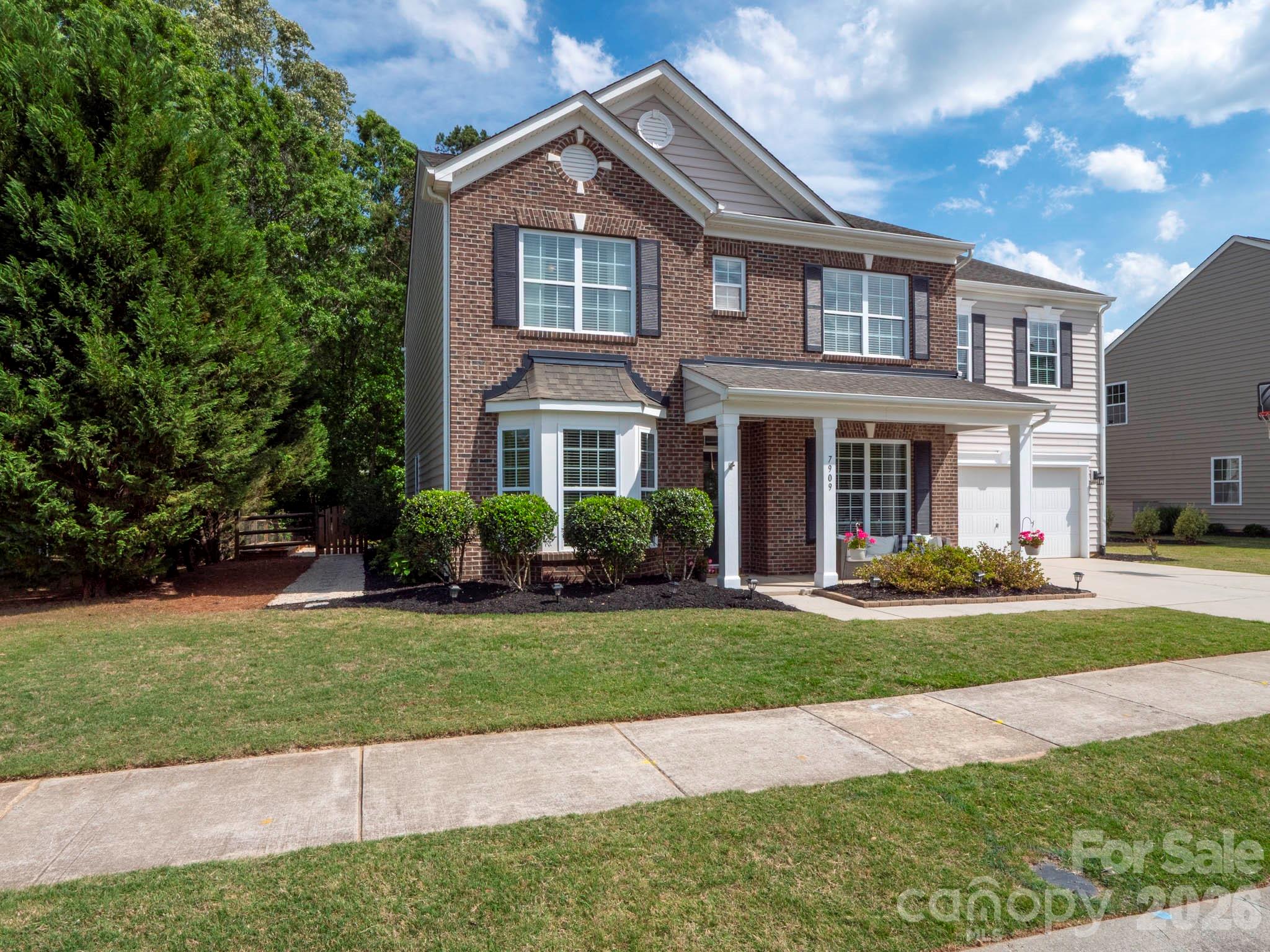 7909 Prescott Glen Parkway, Waxhaw, NC - photo 2 of 35