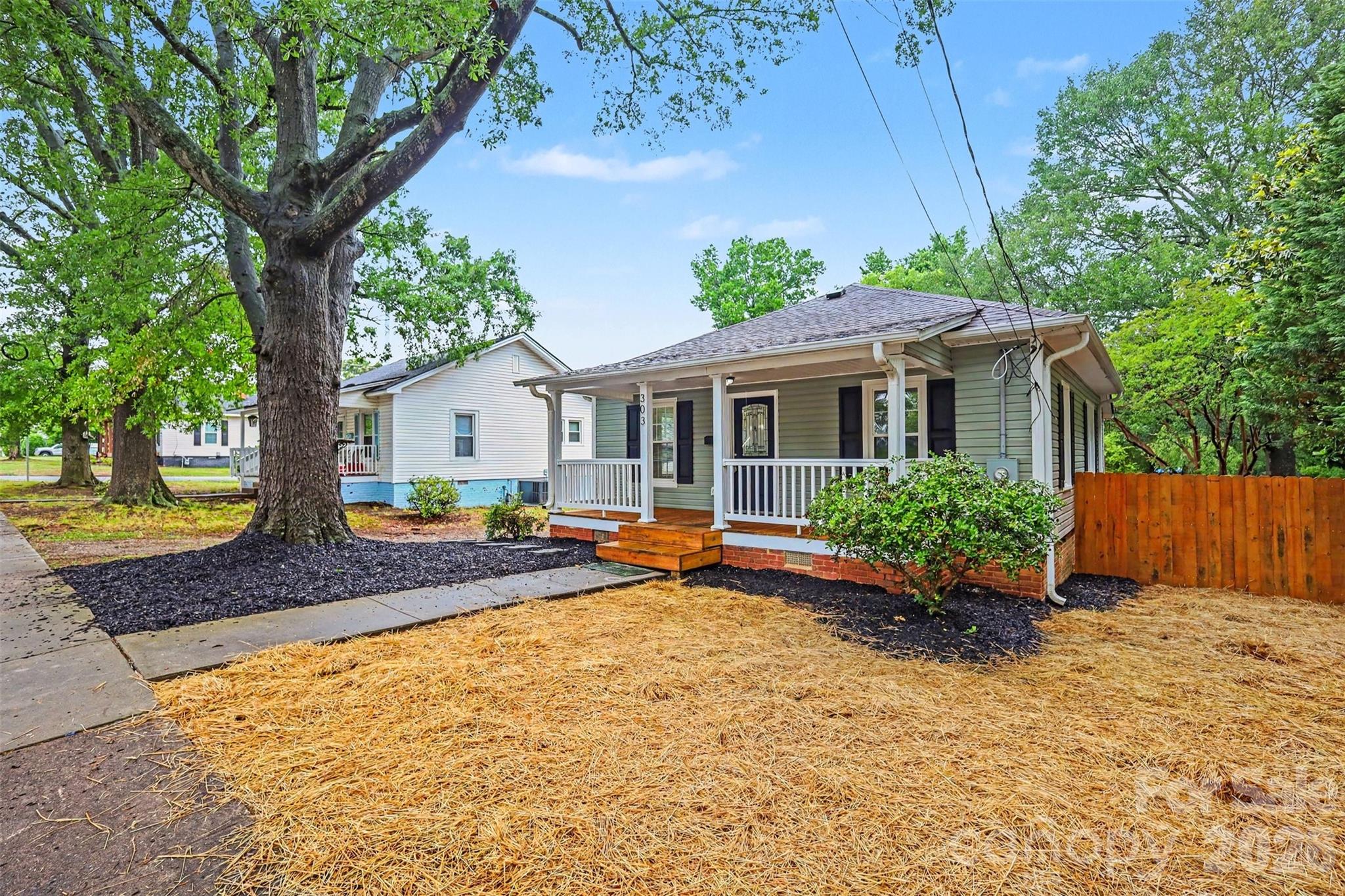 303 E 10th Street, Kannapolis, NC - photo 3 of 28