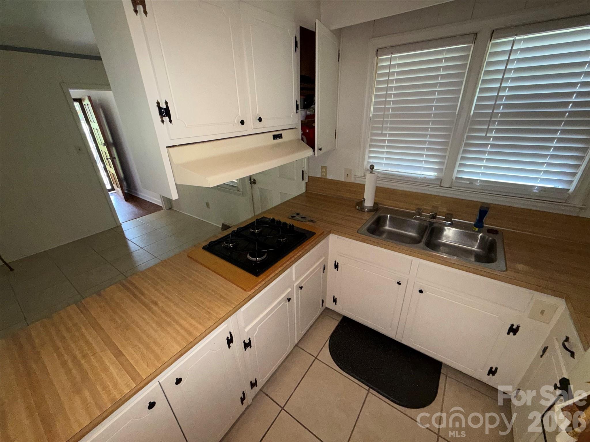 Home for sale at 3930 Fircrest Drive, Charlotte, NC — photo 11 of 23