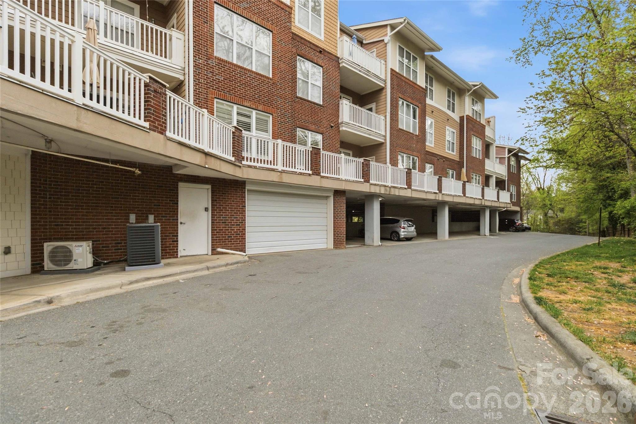 Photo 26 of 1000 E Woodlawn Road314, Charlotte, NC