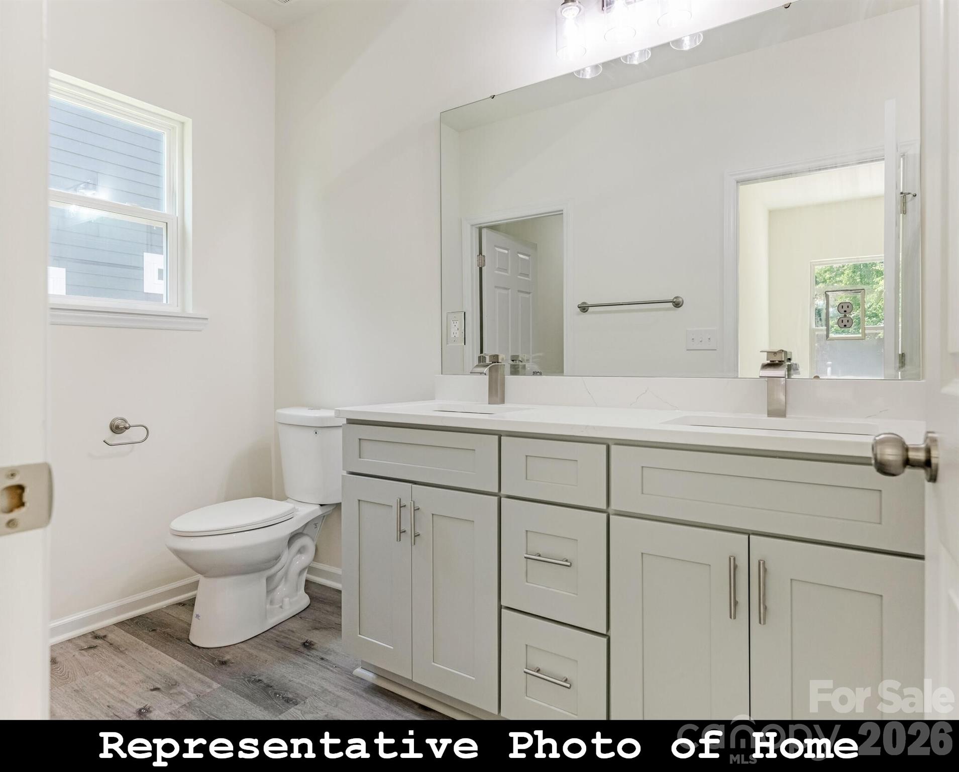 Photo 17 of 962 S Hoskins Road, Charlotte, NC