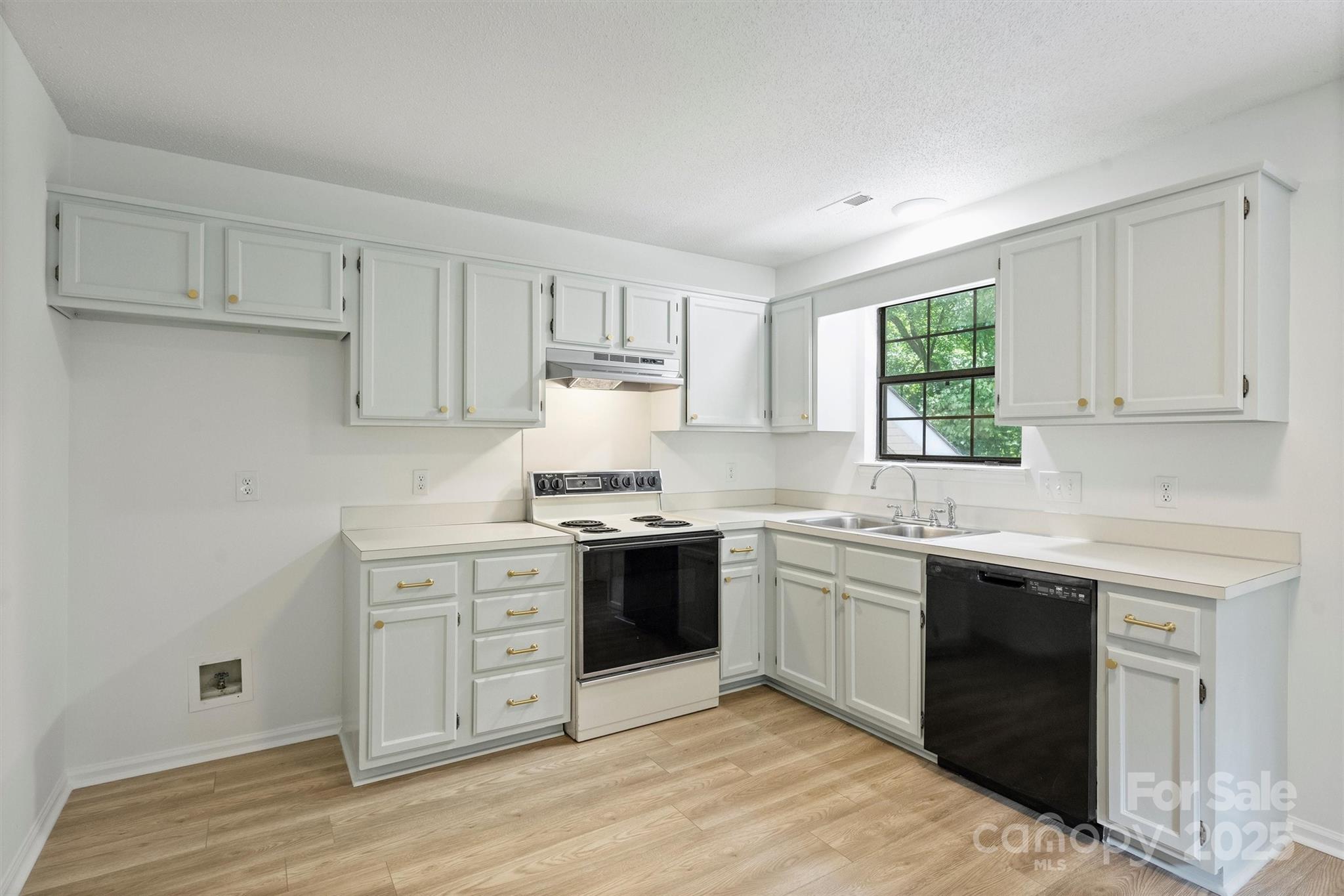 6115 Coltswood Court, Charlotte, NC - photo 13 of 39