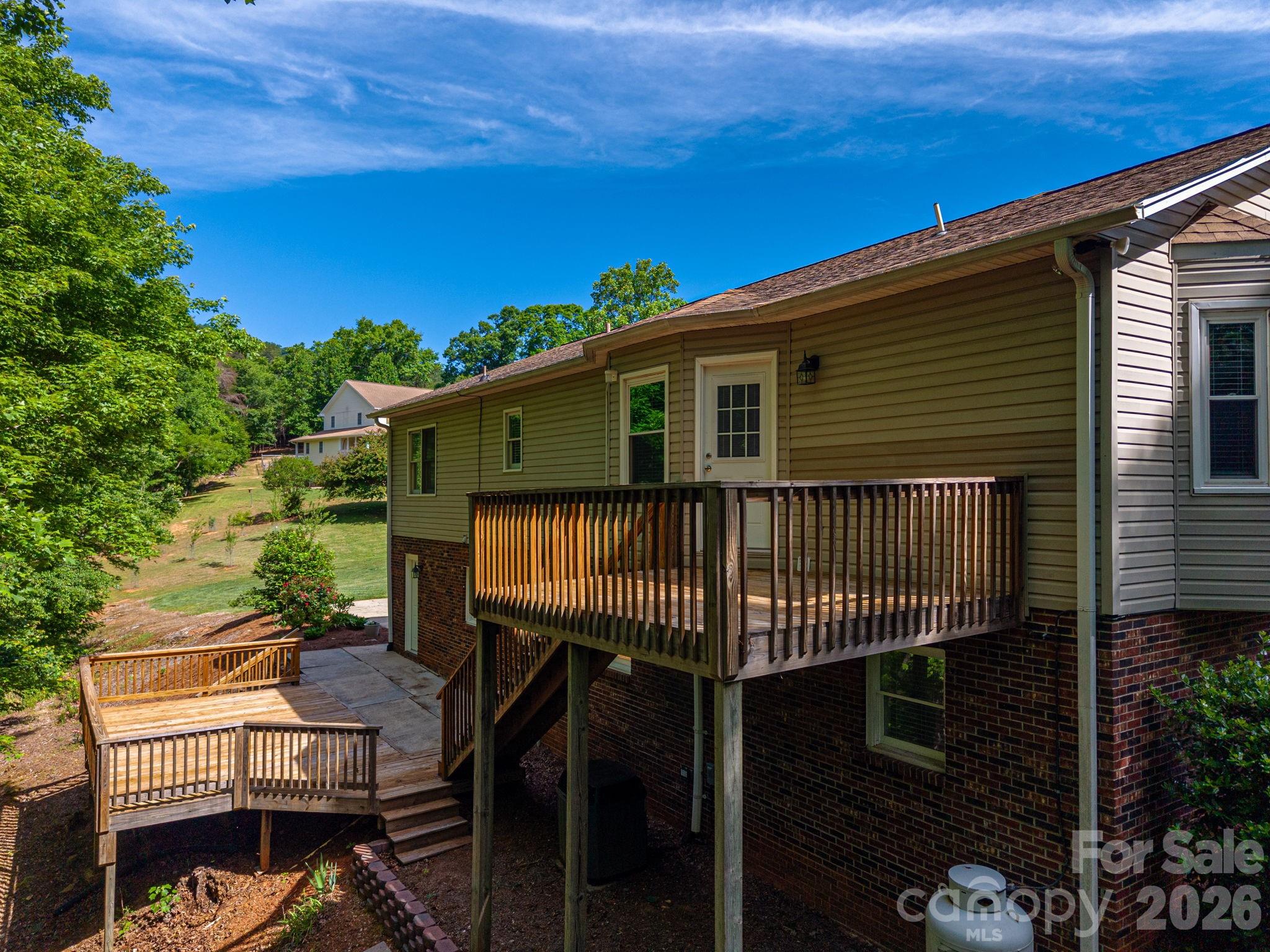 6097 Tuckborough Road, Hickory, NC - photo 35 of 48
