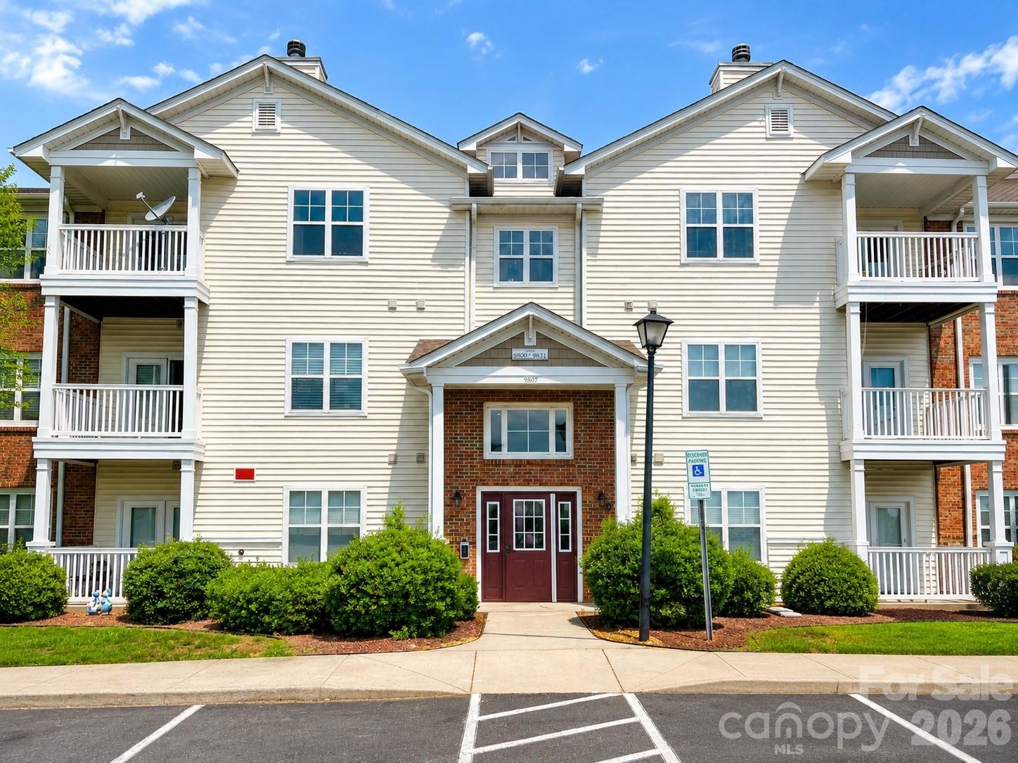 Home for sale at 9813 Hyde Glen Court, Charlotte, NC — photo 1 of 10