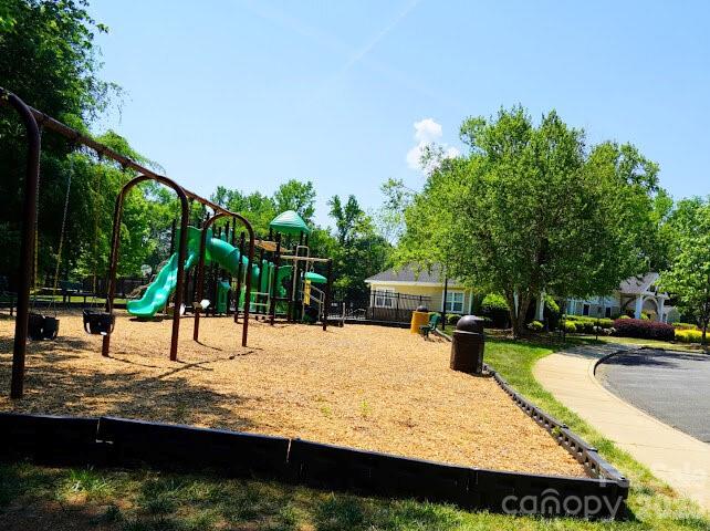 Photo 33 of 17234 Cambridge Woods Court, Charlotte, NC