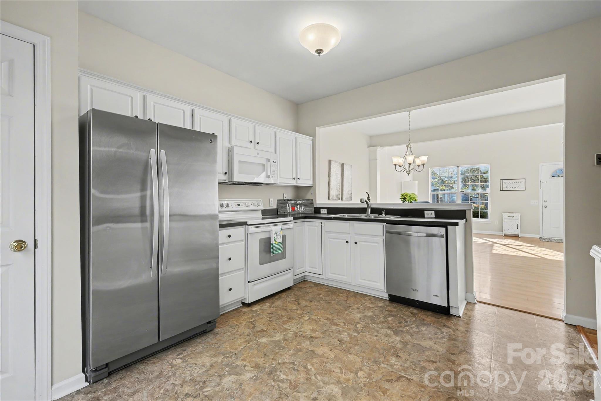 Photo 8 of 6930 Beverly Springs Drive, Charlotte, NC