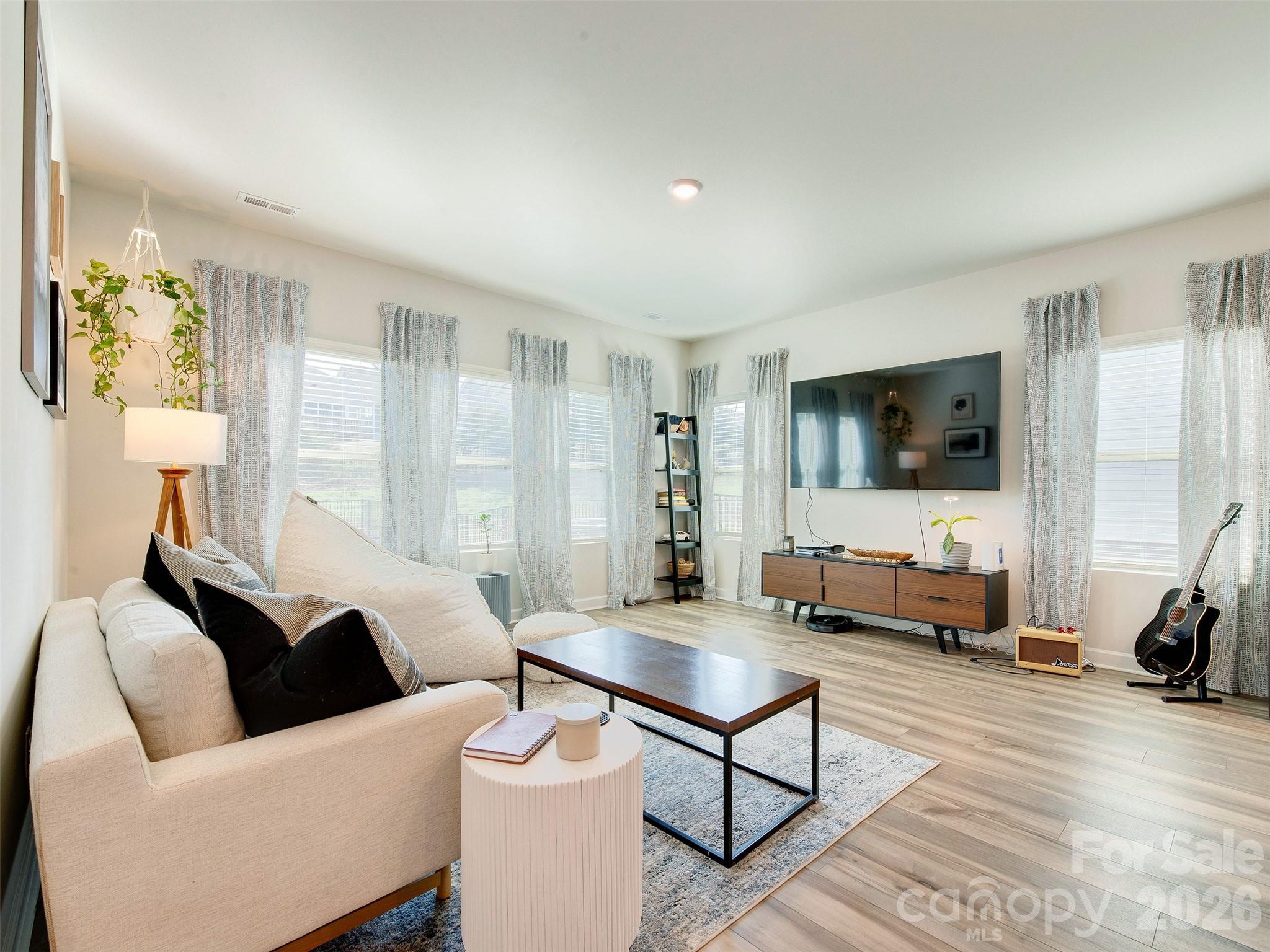Photo 2 of 4009 Woodland View Drive, Charlotte, NC