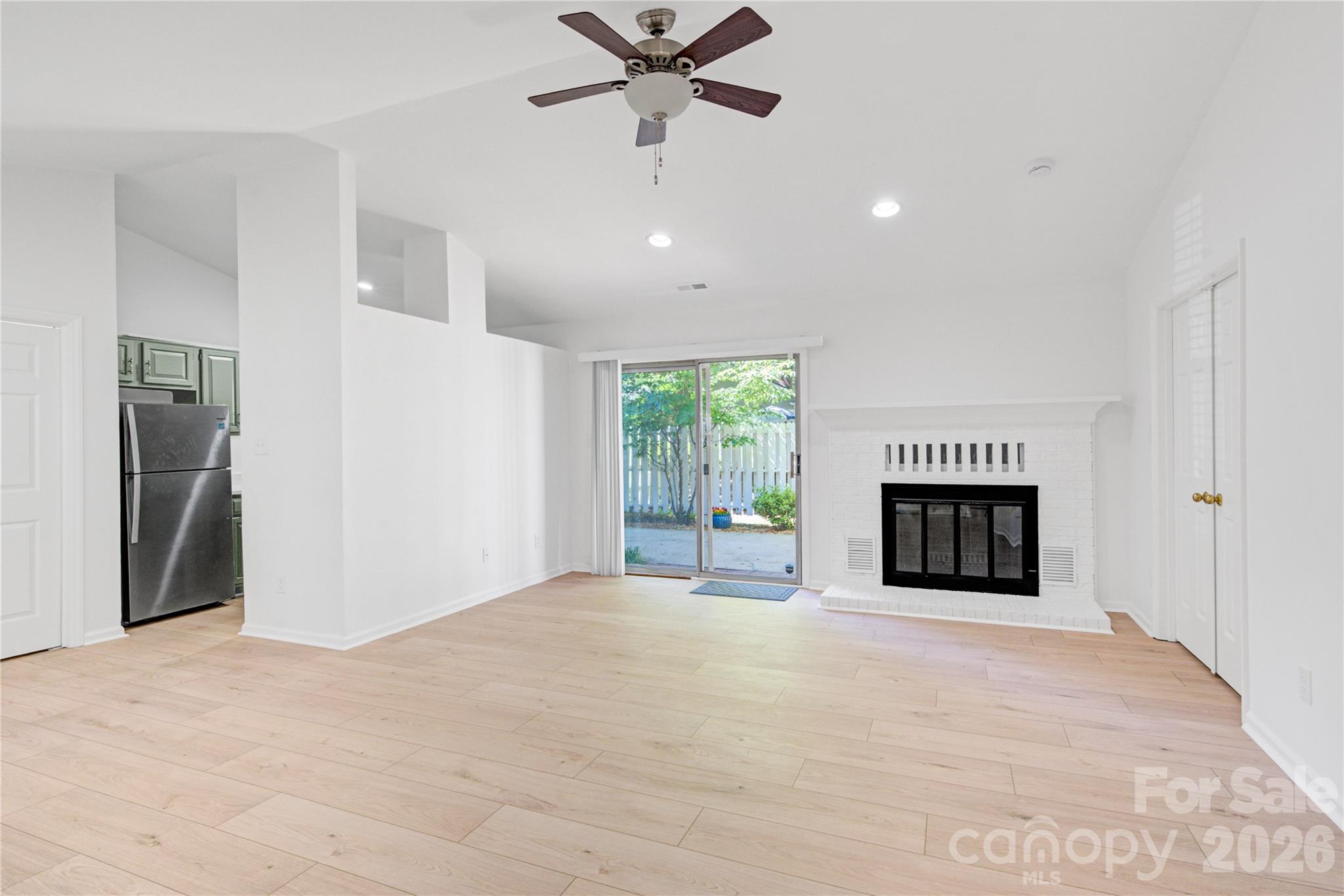 2734 Tiergarten Lane, Charlotte, NC - photo 4 of 36