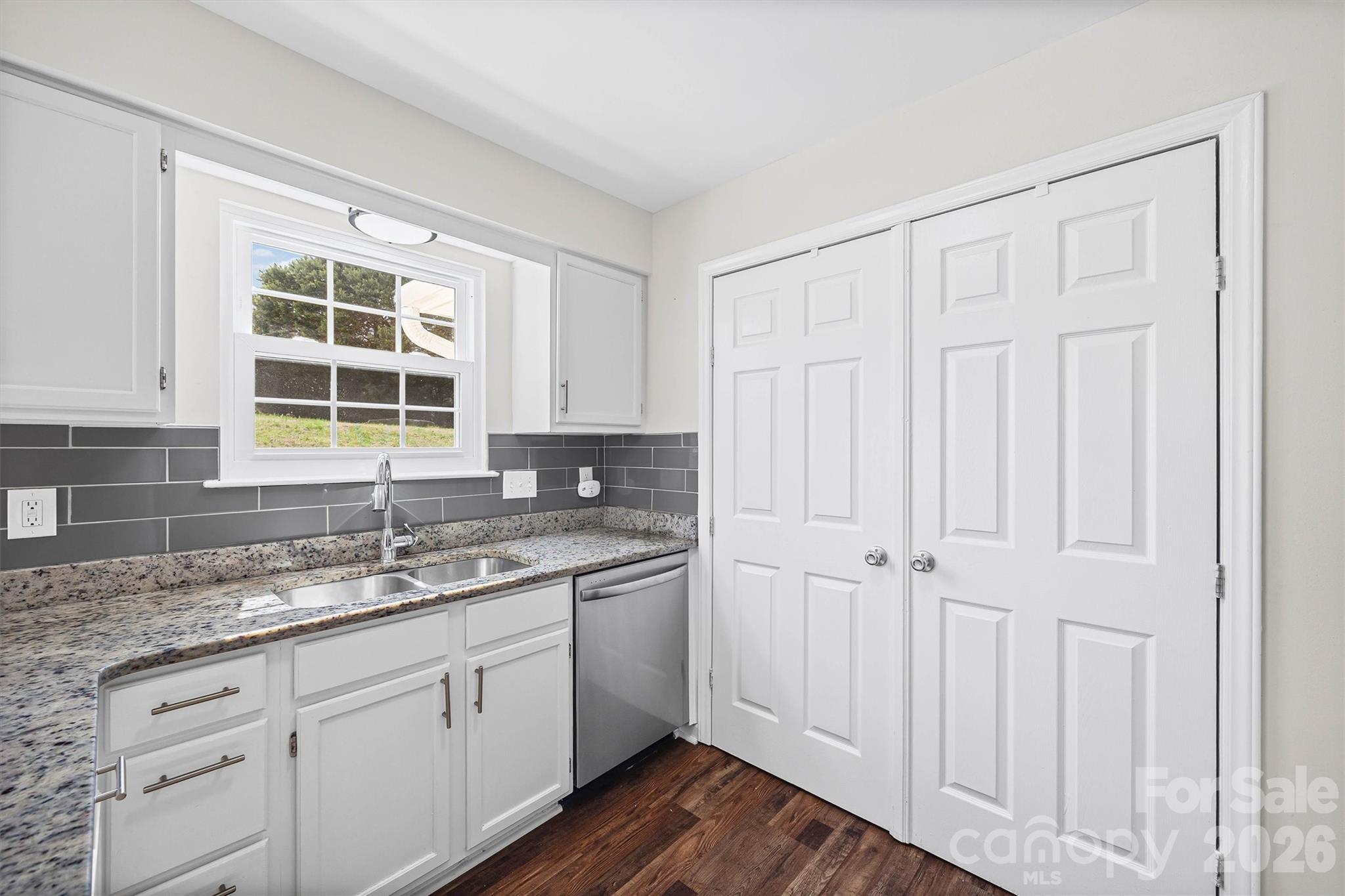 Photo 6 of 6104 Sunbridge Court, Charlotte, NC