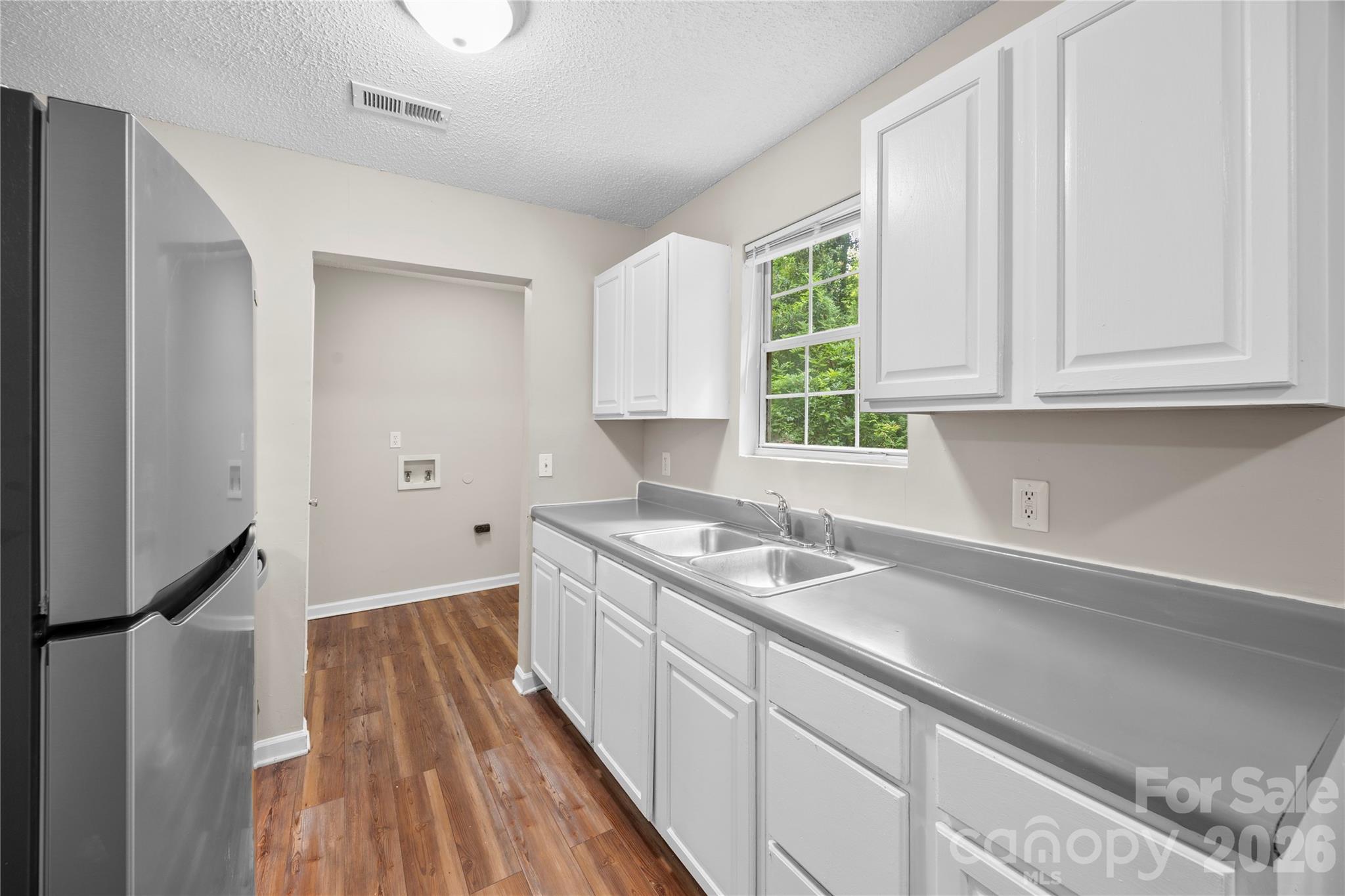 Photo 6 of 4525 Rolling Hill Drive, Charlotte, NC