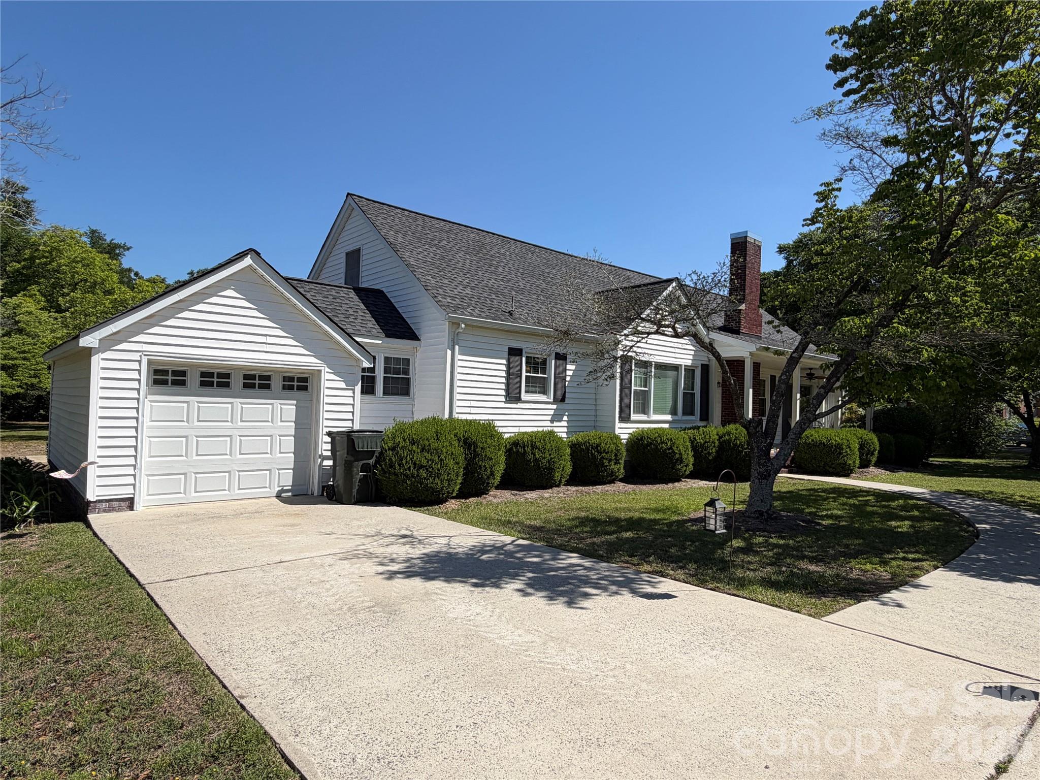 202 W Stevens Drive, Kershaw, SC - photo 3 of 33