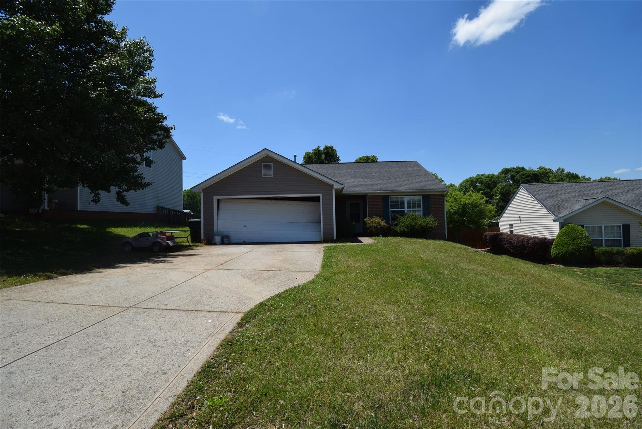 633 Overlook Road, Lowell, NC - photo 2 of 15