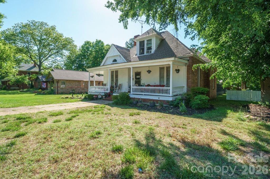 427 Davie Avenue, Statesville, NC - photo 3 of 20