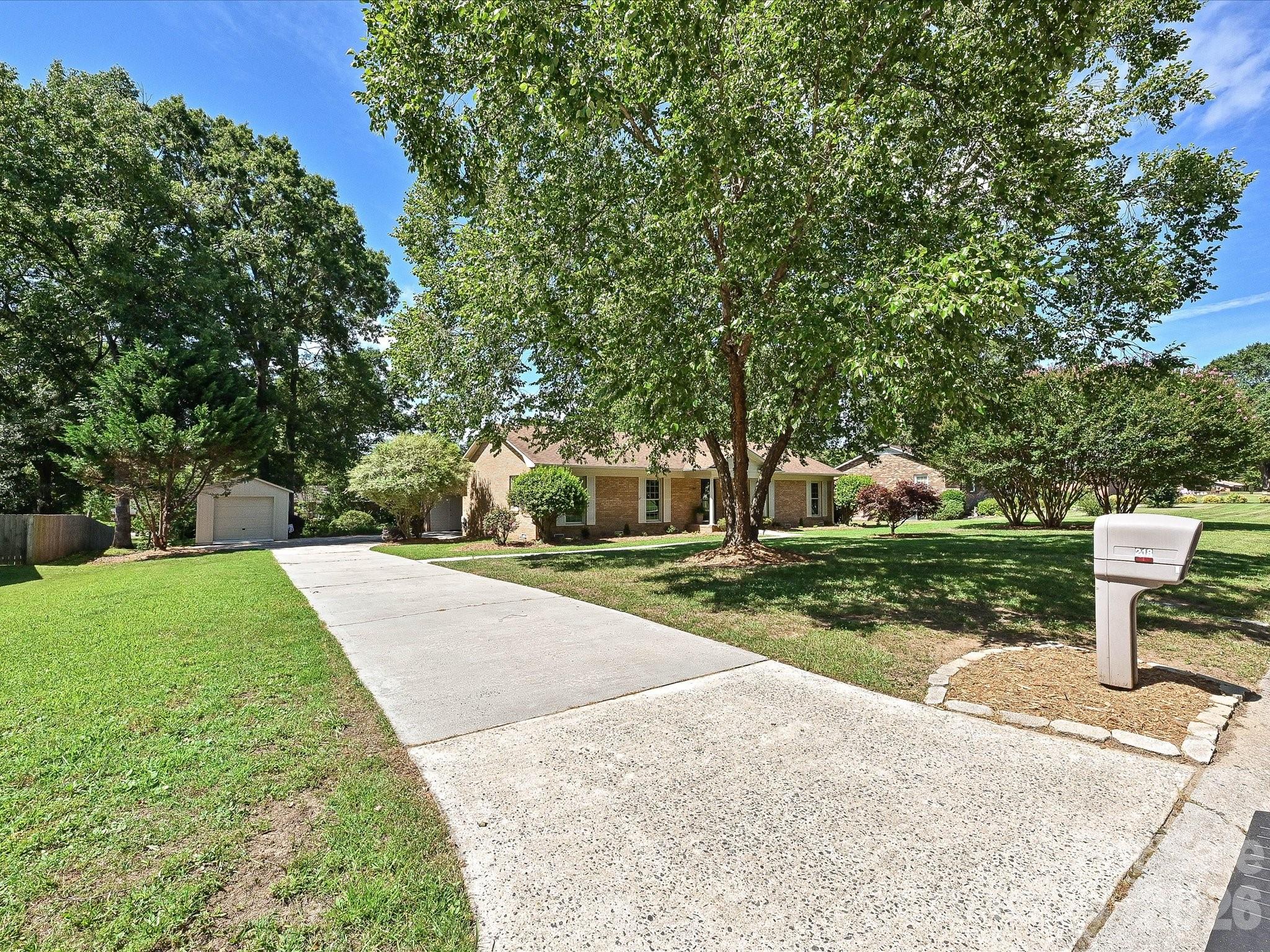Photo 4 of 218 Sturbridge Drive, Charlotte, NC