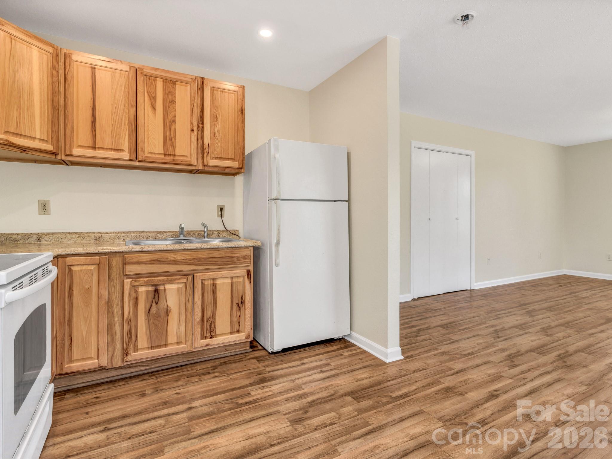 114 Elden Street, Hendersonville, NC - photo 7 of 28