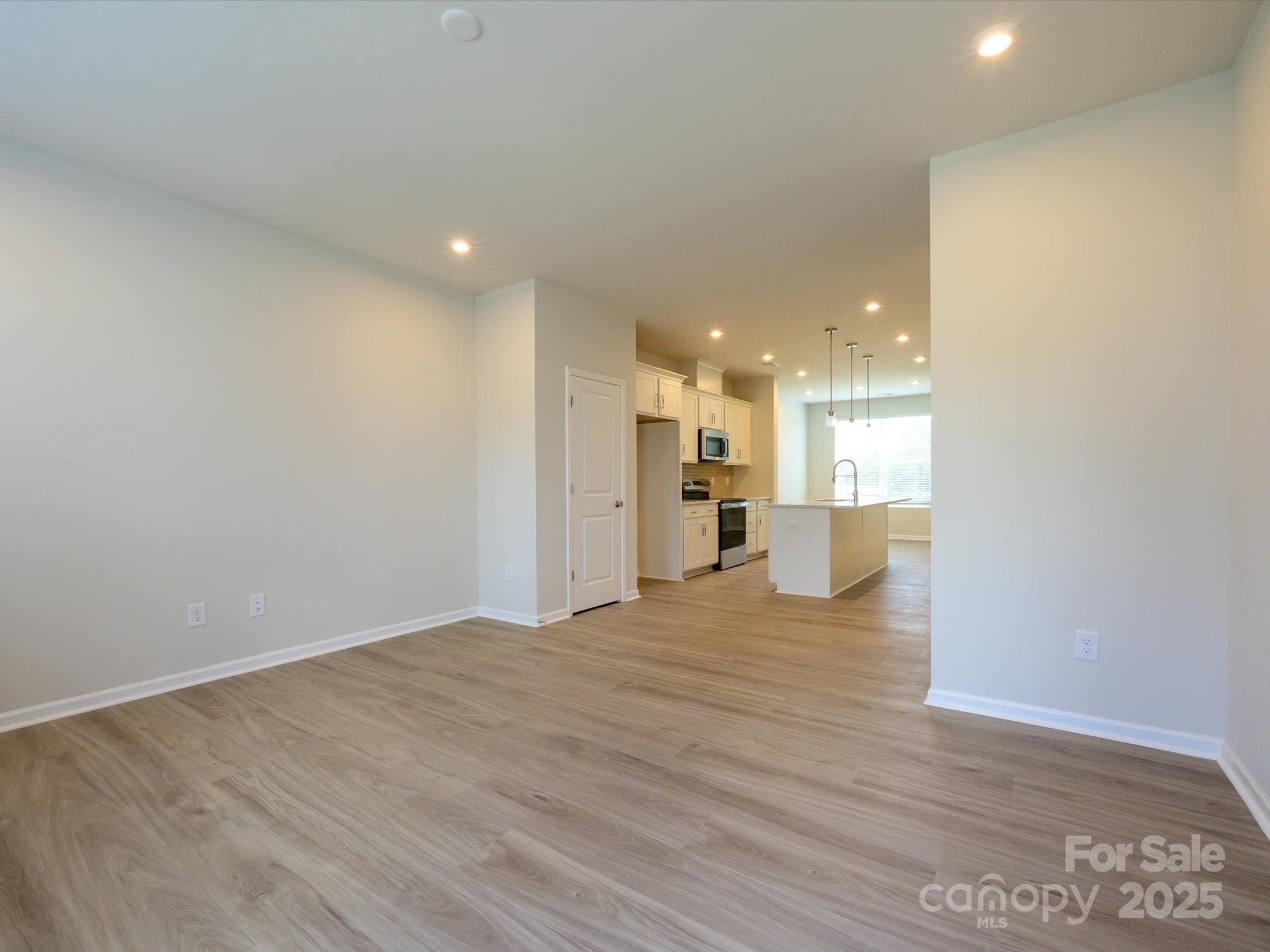 Photo 5 of 5640 Kingspan Drive, Charlotte, NC