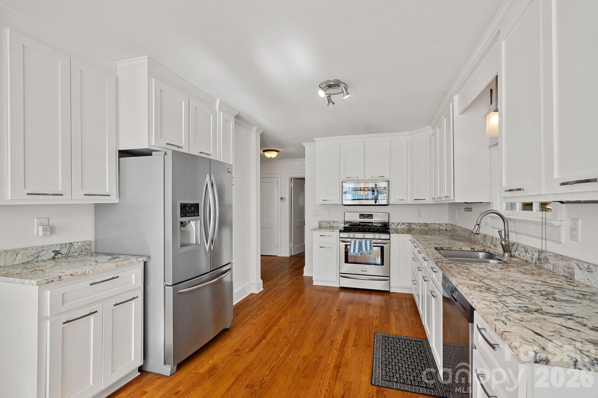 1621 Morningside Drive, Charlotte, NC - photo 10 of 31