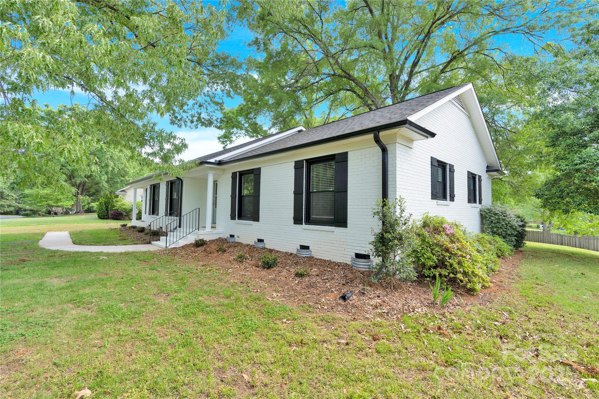 Photo 3 of 6600 Knightswood Drive, Charlotte, NC