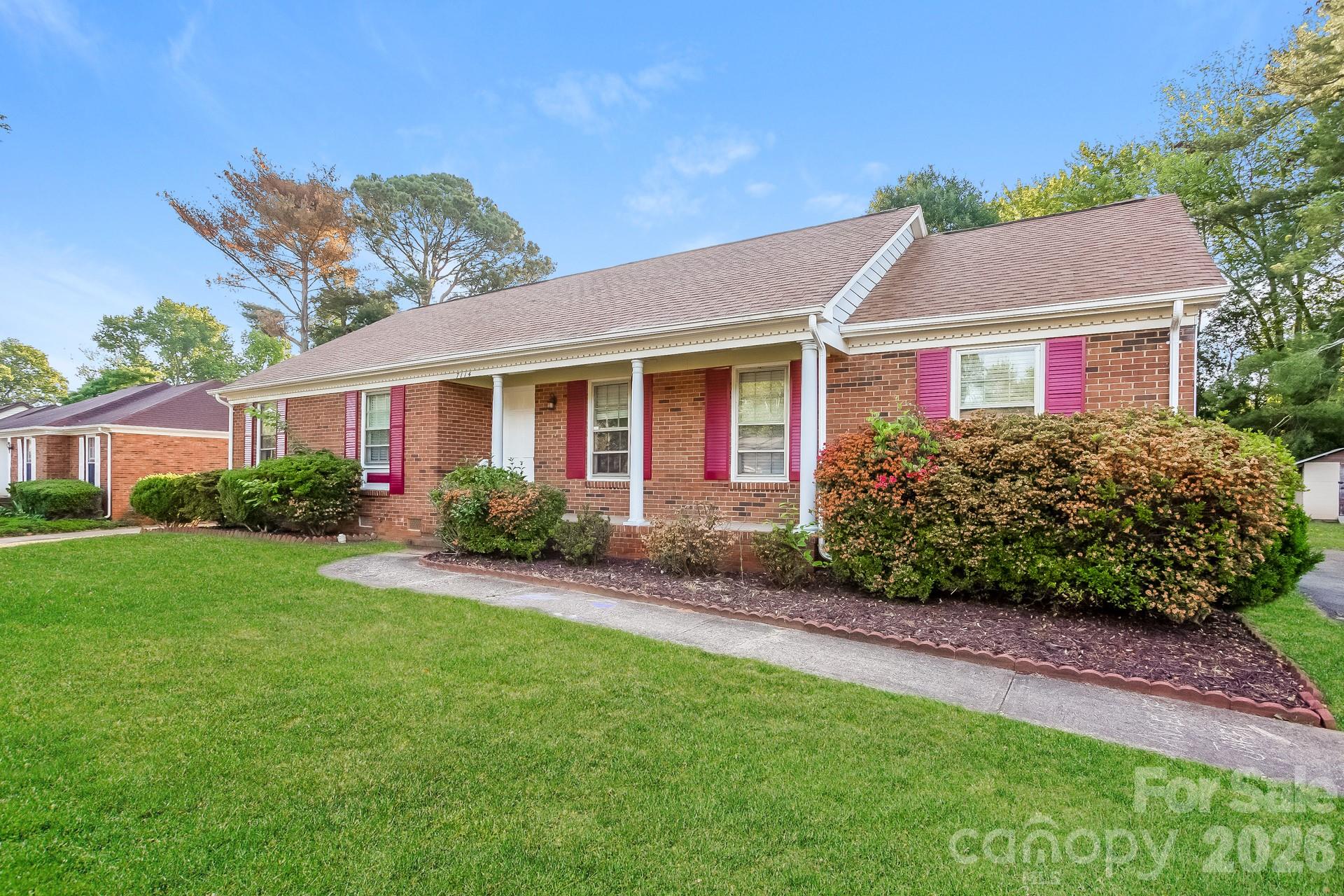 7114 Fox Hunt Road, Charlotte, NC - photo 2 of 22