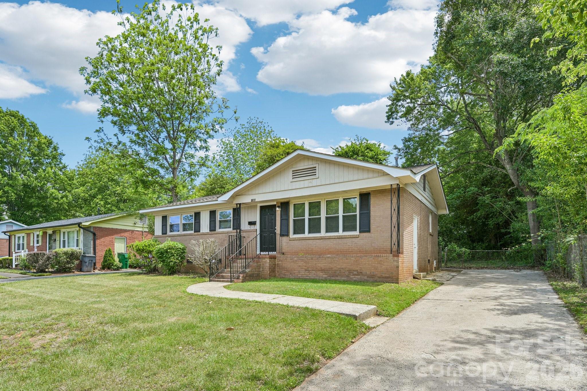 3935 Crestridge Drive, Charlotte, NC - photo 4 of 33