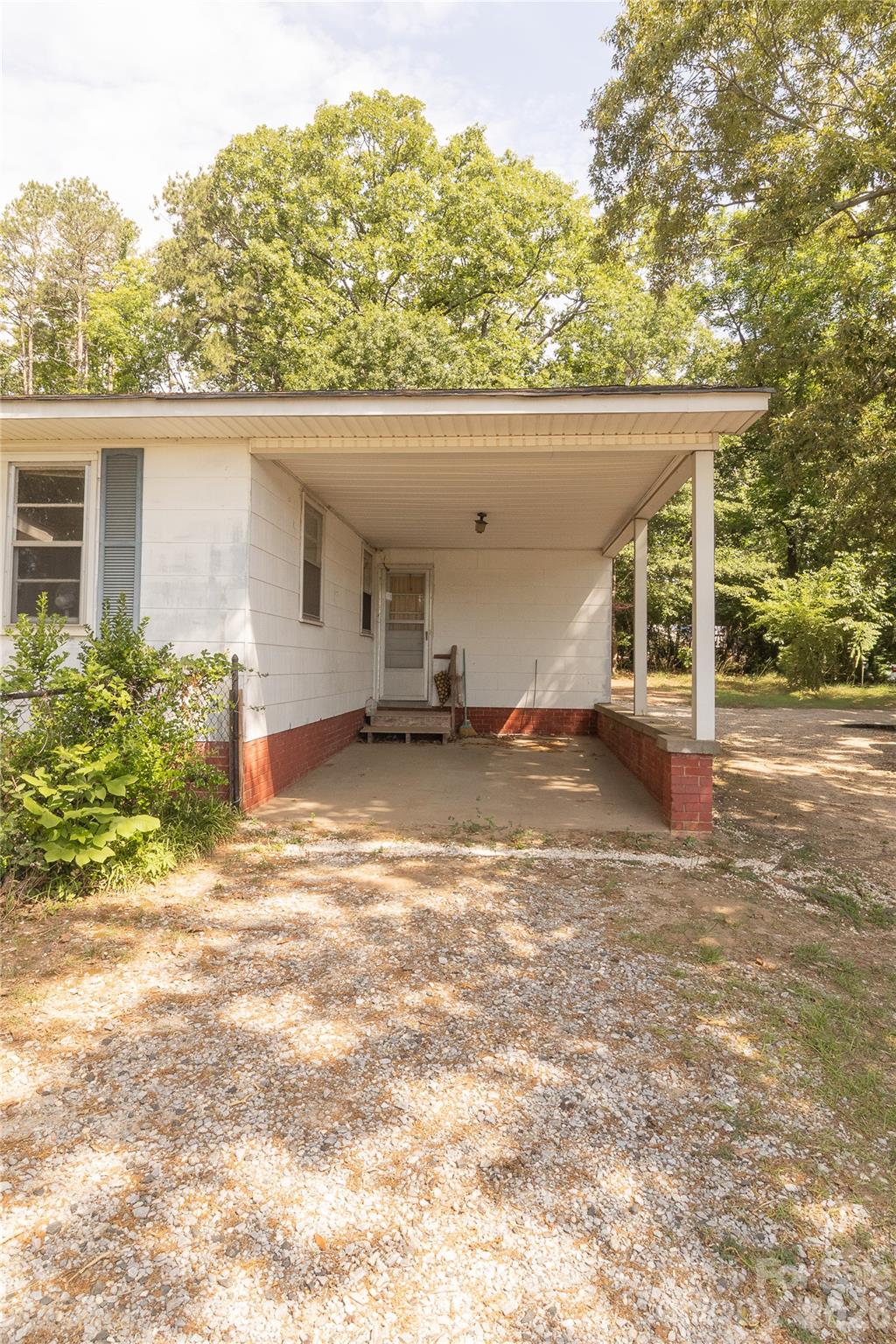609 Wilcox Avenue, Gaffney, SC - photo 5 of 24