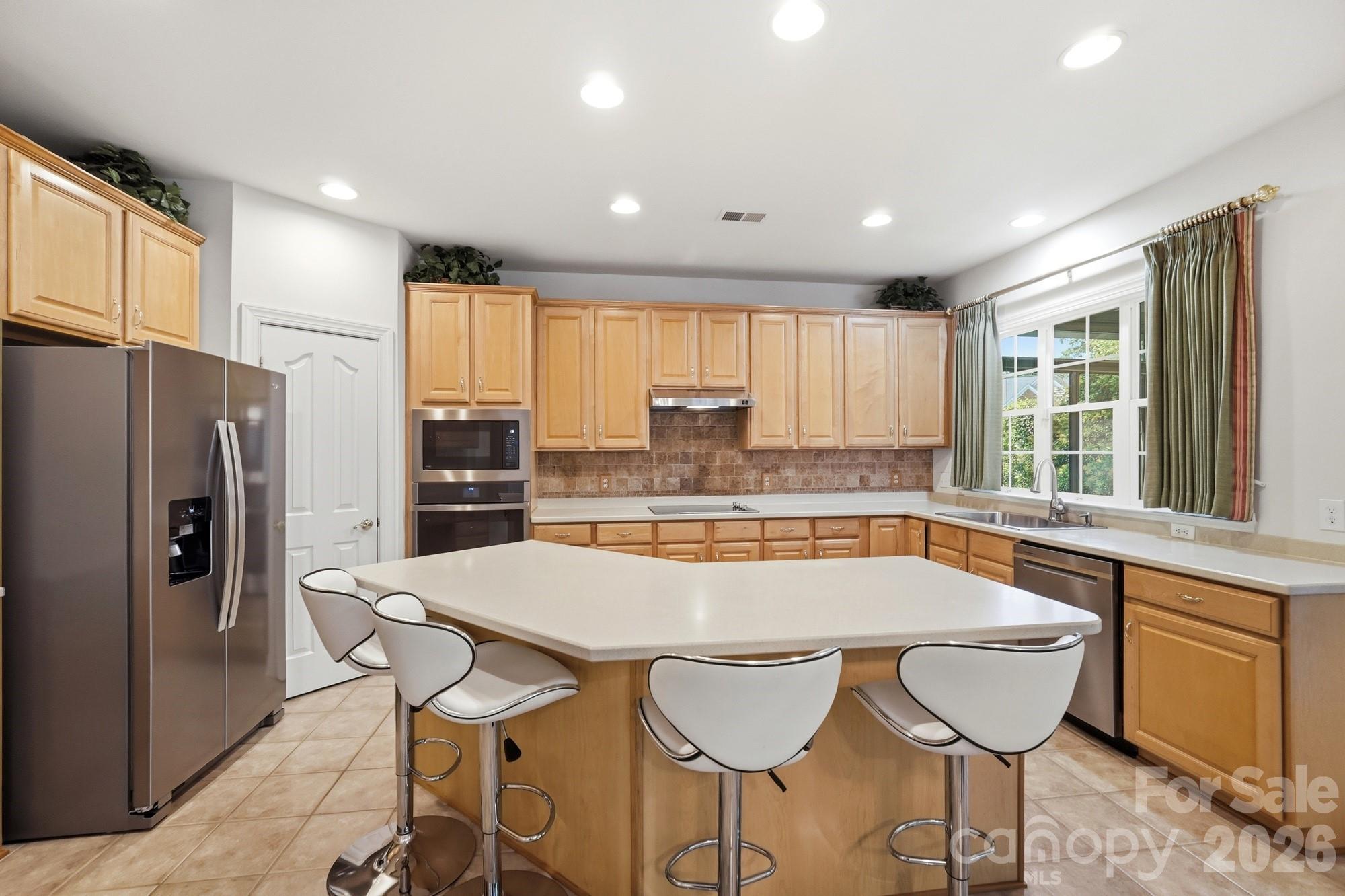 Photo 14 of 4814 King Arthur Drive, Charlotte, NC