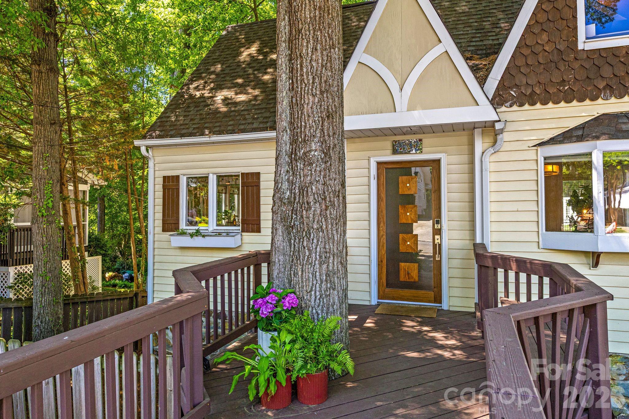 Photo 2 of 1512 Ideal Way, Charlotte, NC