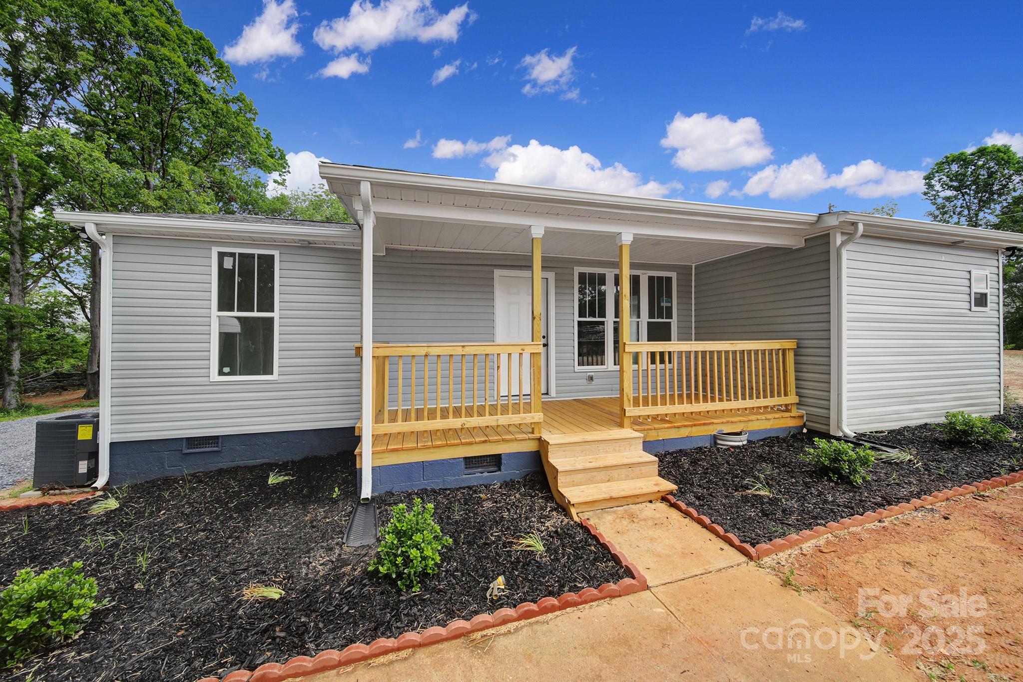 Photo 3 of 118 Henry Street, Lawndale, NC