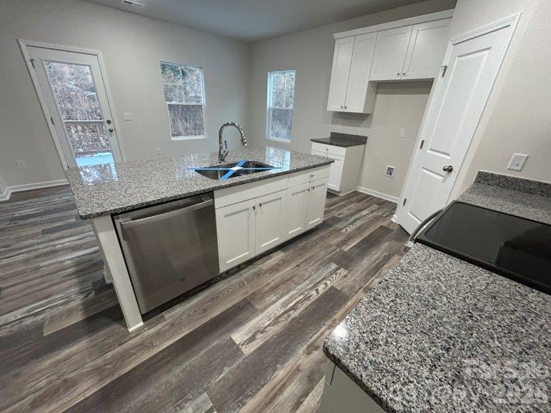 5155 Mark Drive NE, Hickory, NC - photo 6 of 31