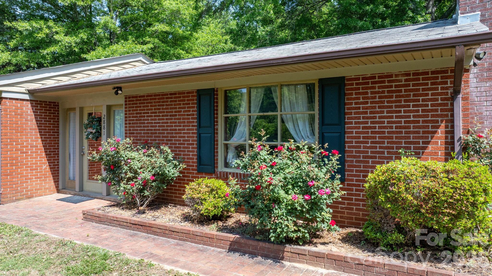 Photo 3 of 2881 Highline Avenue, Valdese, NC